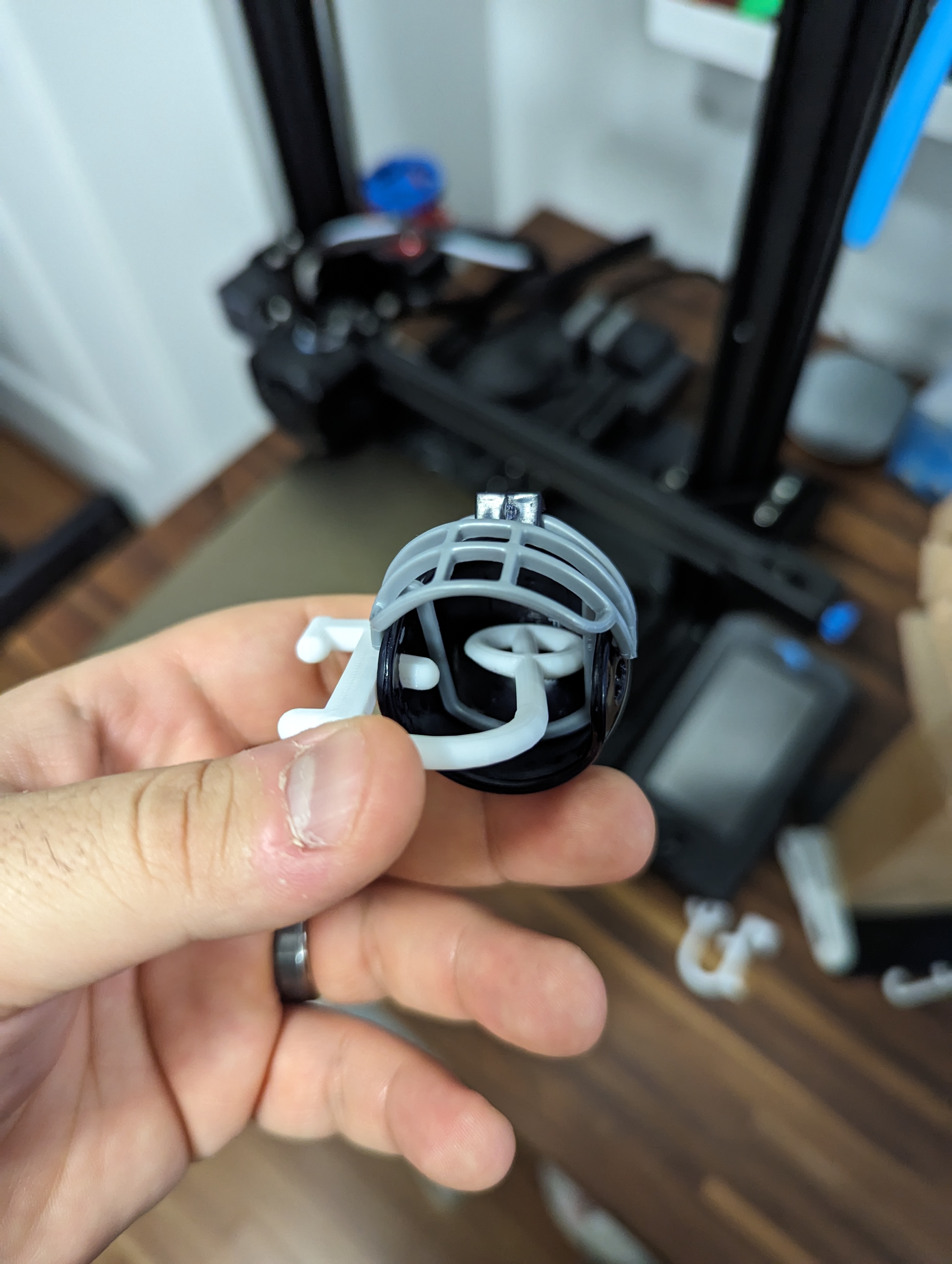 NFL Helmet Tracker Mount for Skadis by BatchBoi | Download free STL ...