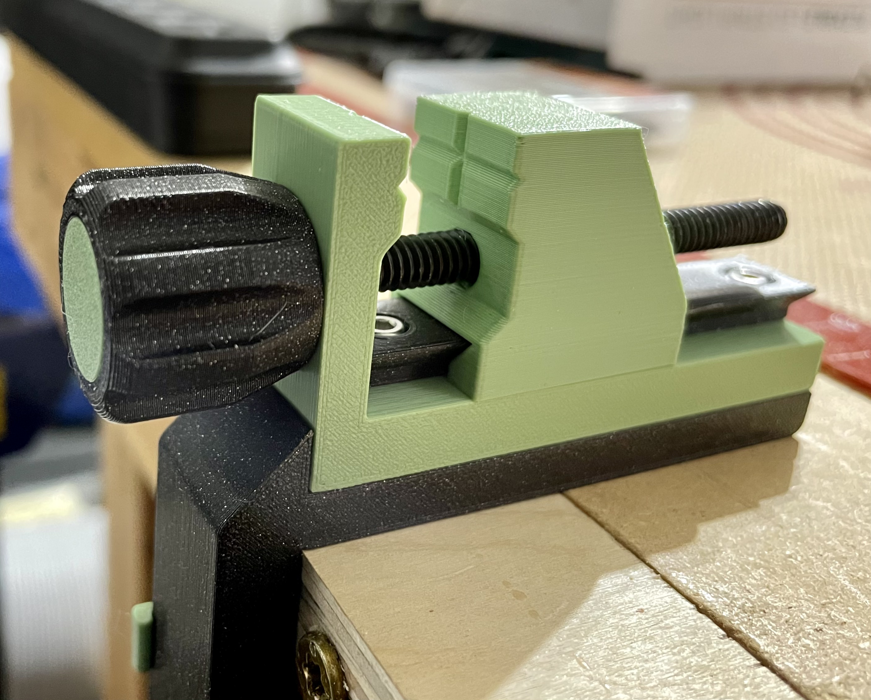 Miniature Vice 1/4" Bolt by Rodi01 | Download free STL model ...