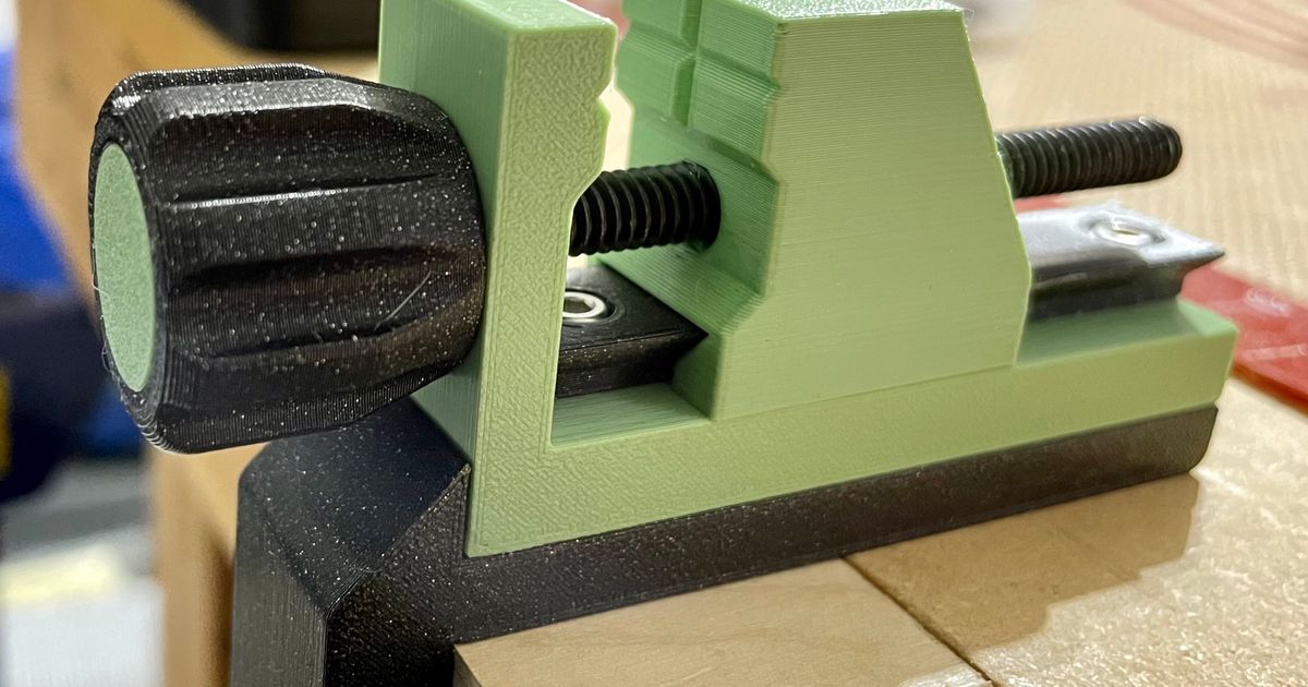 Miniature Vice 1/4" Bolt by Rodi01 | Download free STL model ...