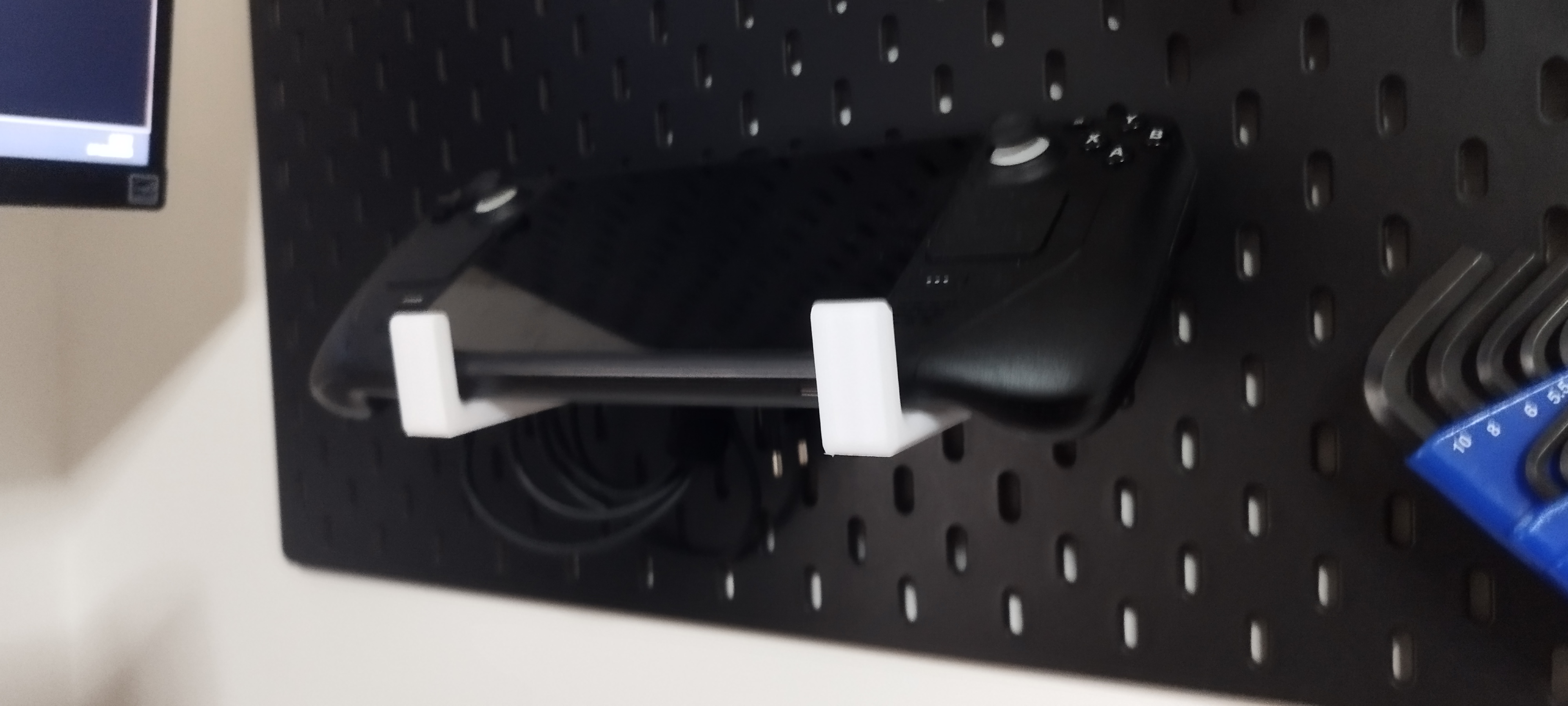 Skadis Universal Hooked Steam Deck Holder by Revento | Download free ...