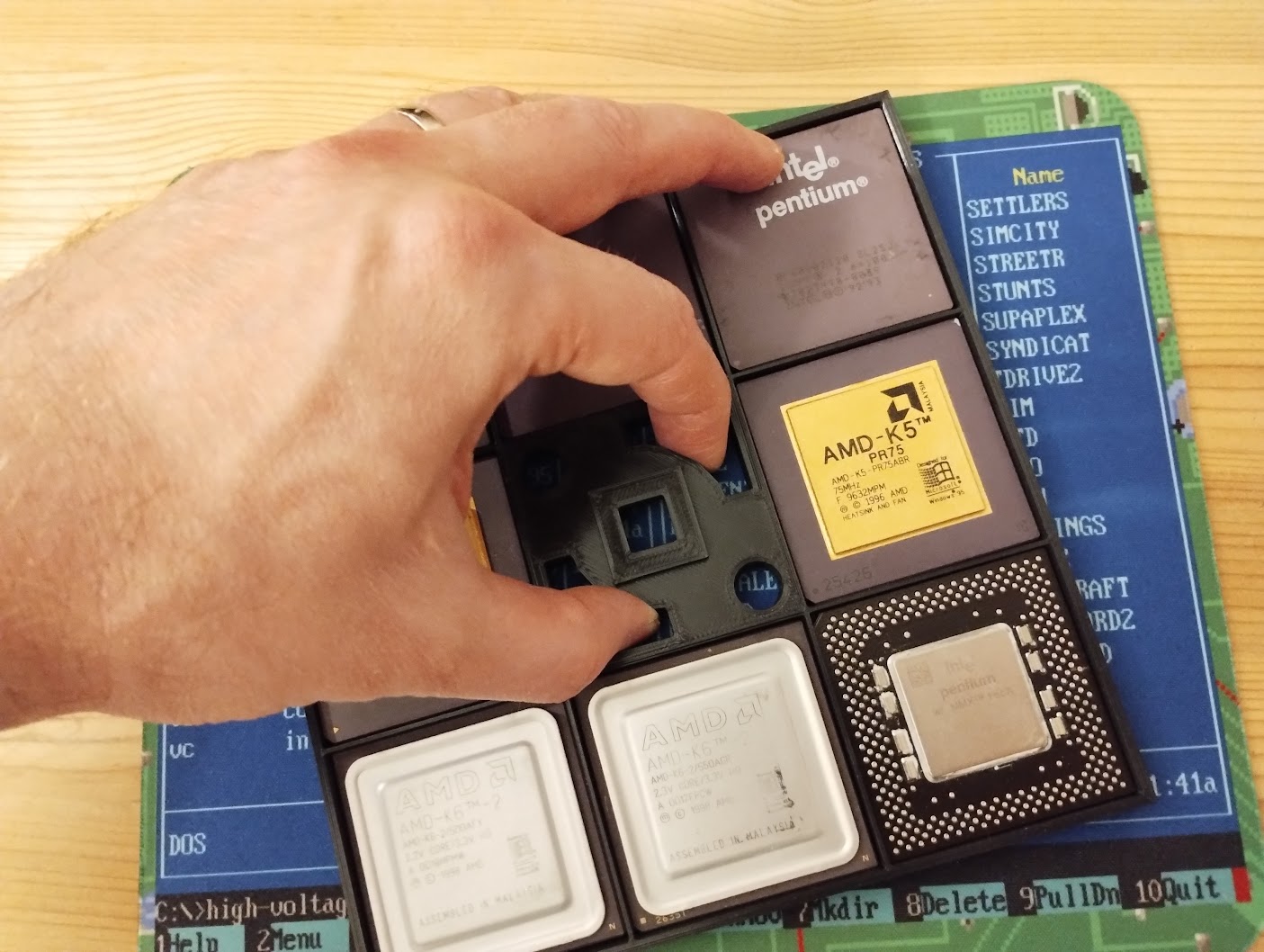 Small & stackable CPU trays / holders (486, Pentium, Socket 3, Socket 7 ...