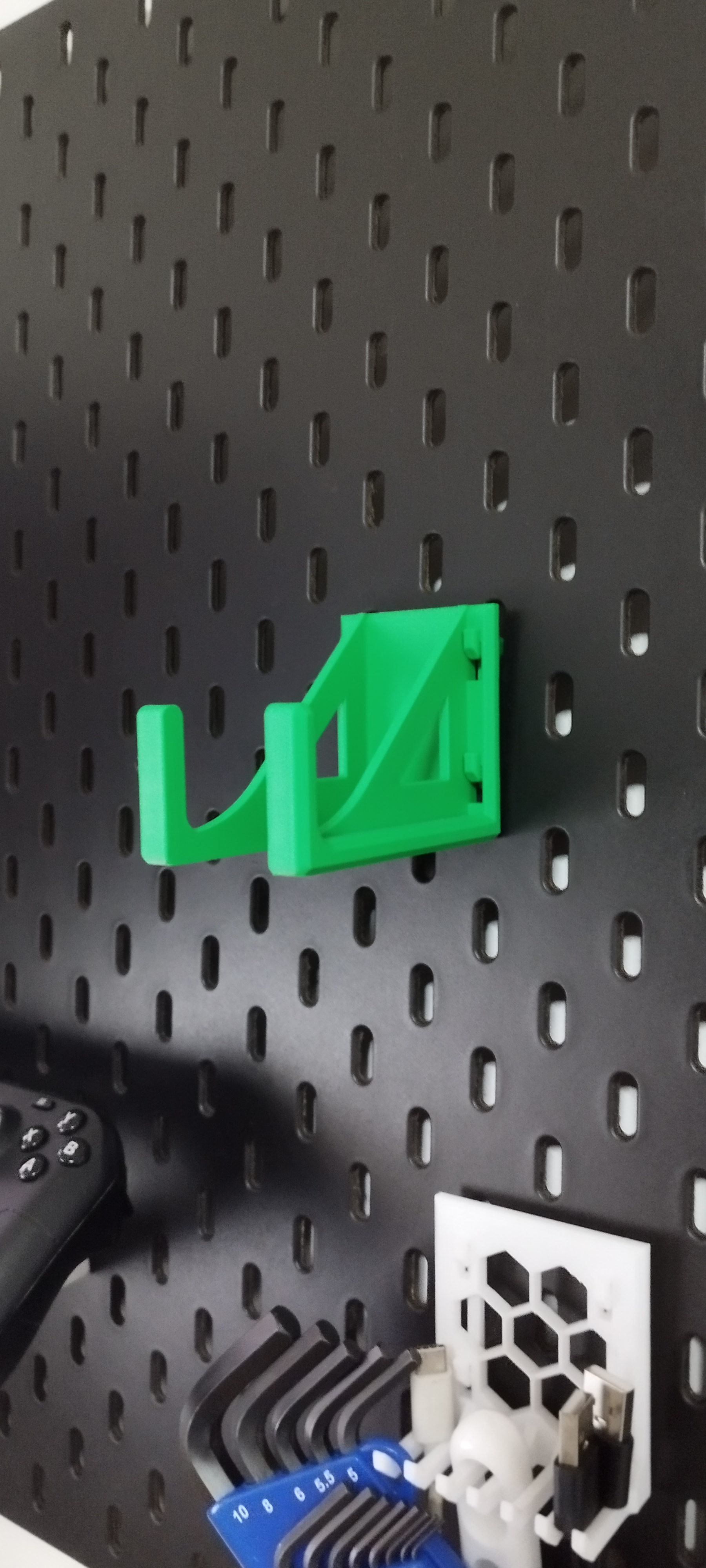 Skadis Universal Hooked Controller Holder by Revento | Download free ...