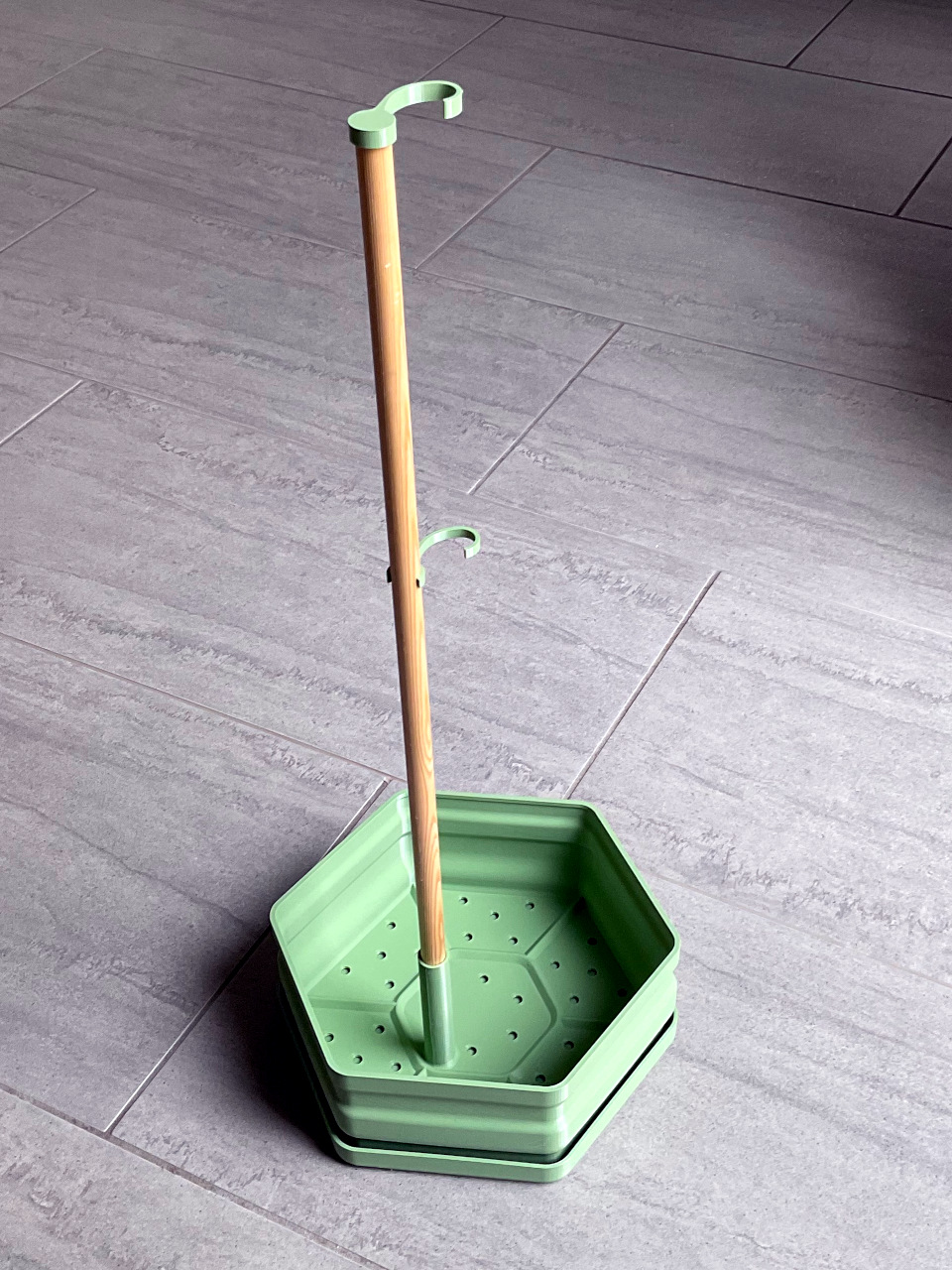 Flower pot with integral pole by LuluX | Download free STL model ...
