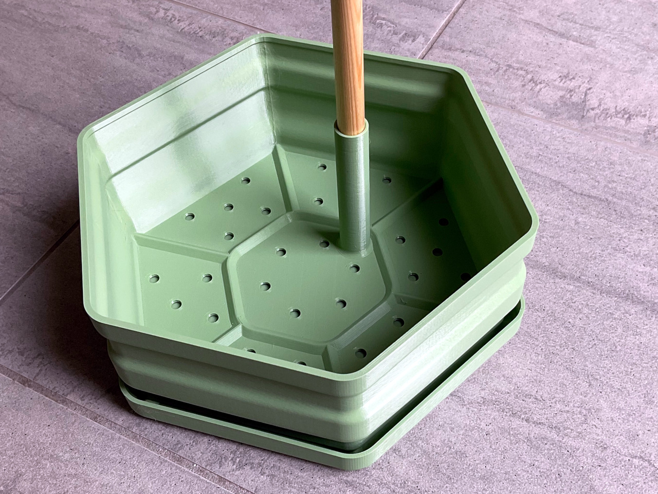 Flower pot with integral pole by LuluX | Download free STL model ...