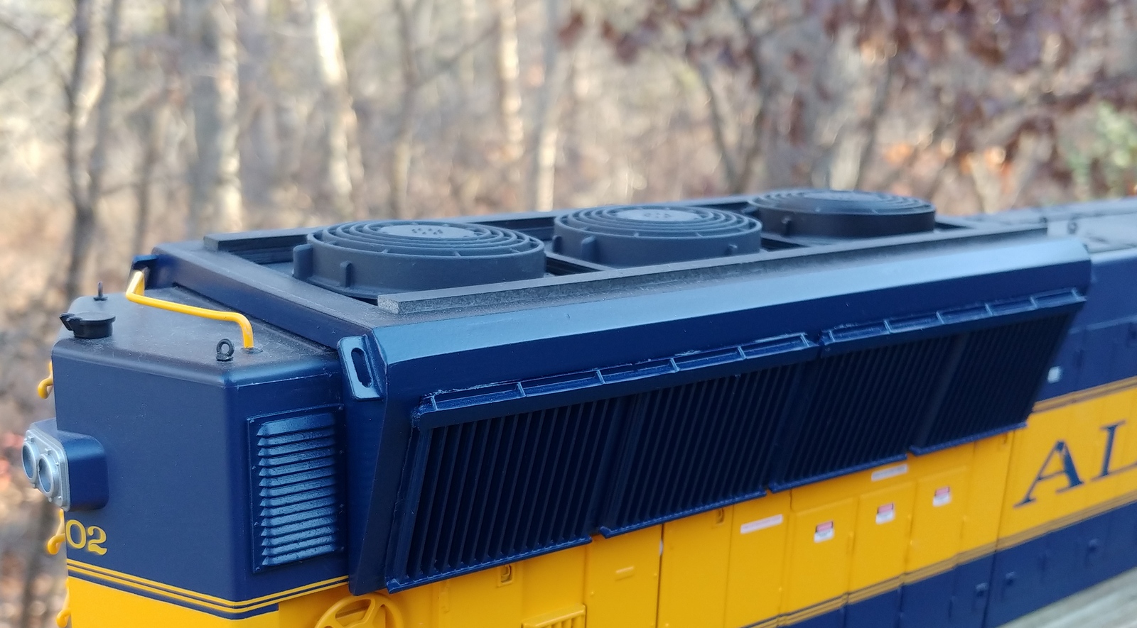 Late production flared radiators for the USA Trains SD70MAC by Manimal ...