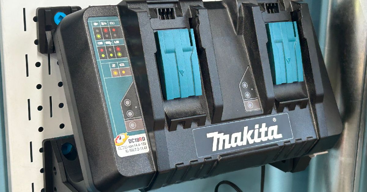 Makita DC18RD Battery Charger Wall Control mount - Version 2 por ...