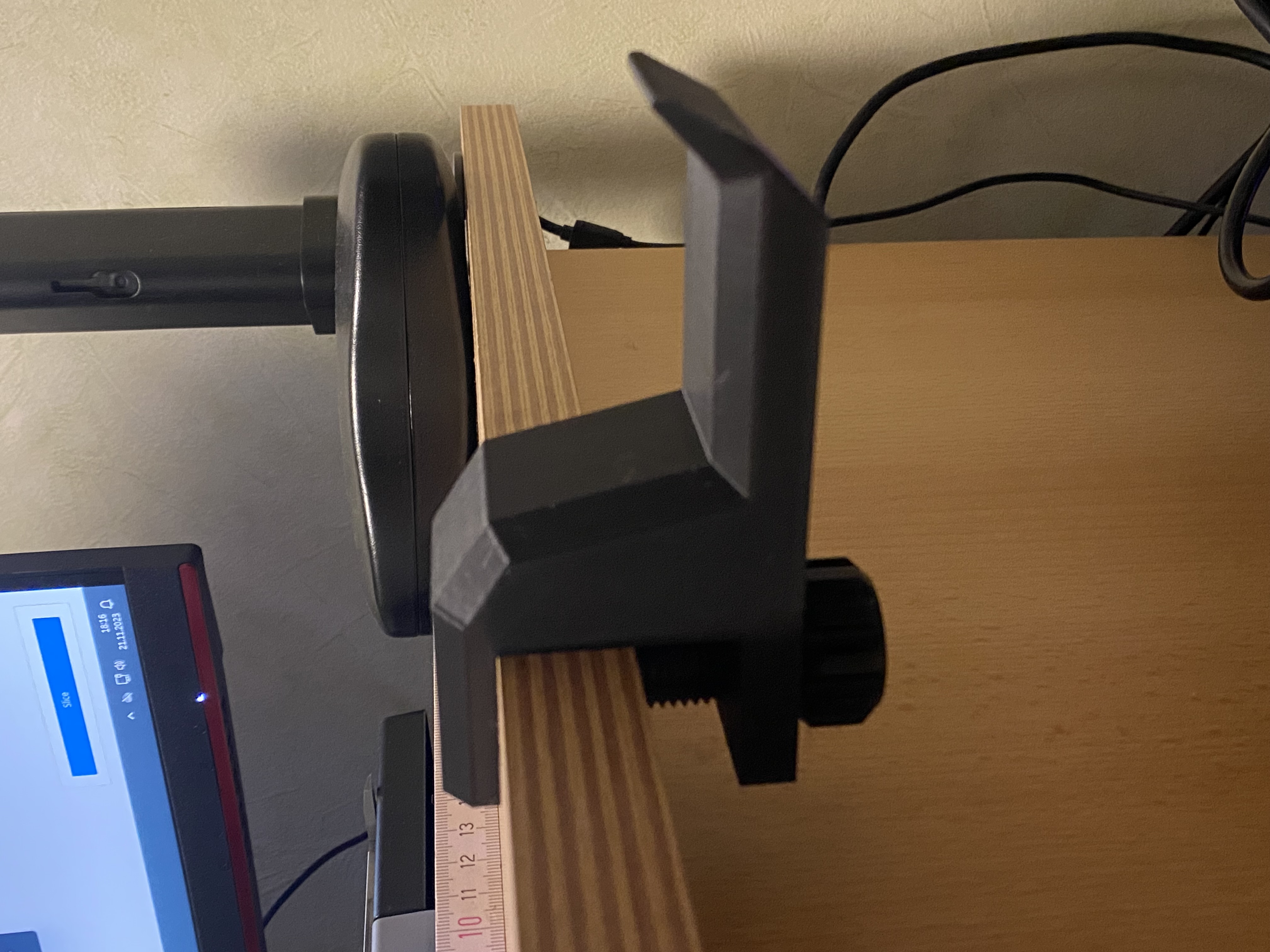 Headset Mount Universal by ChewieChris | Download free STL model ...