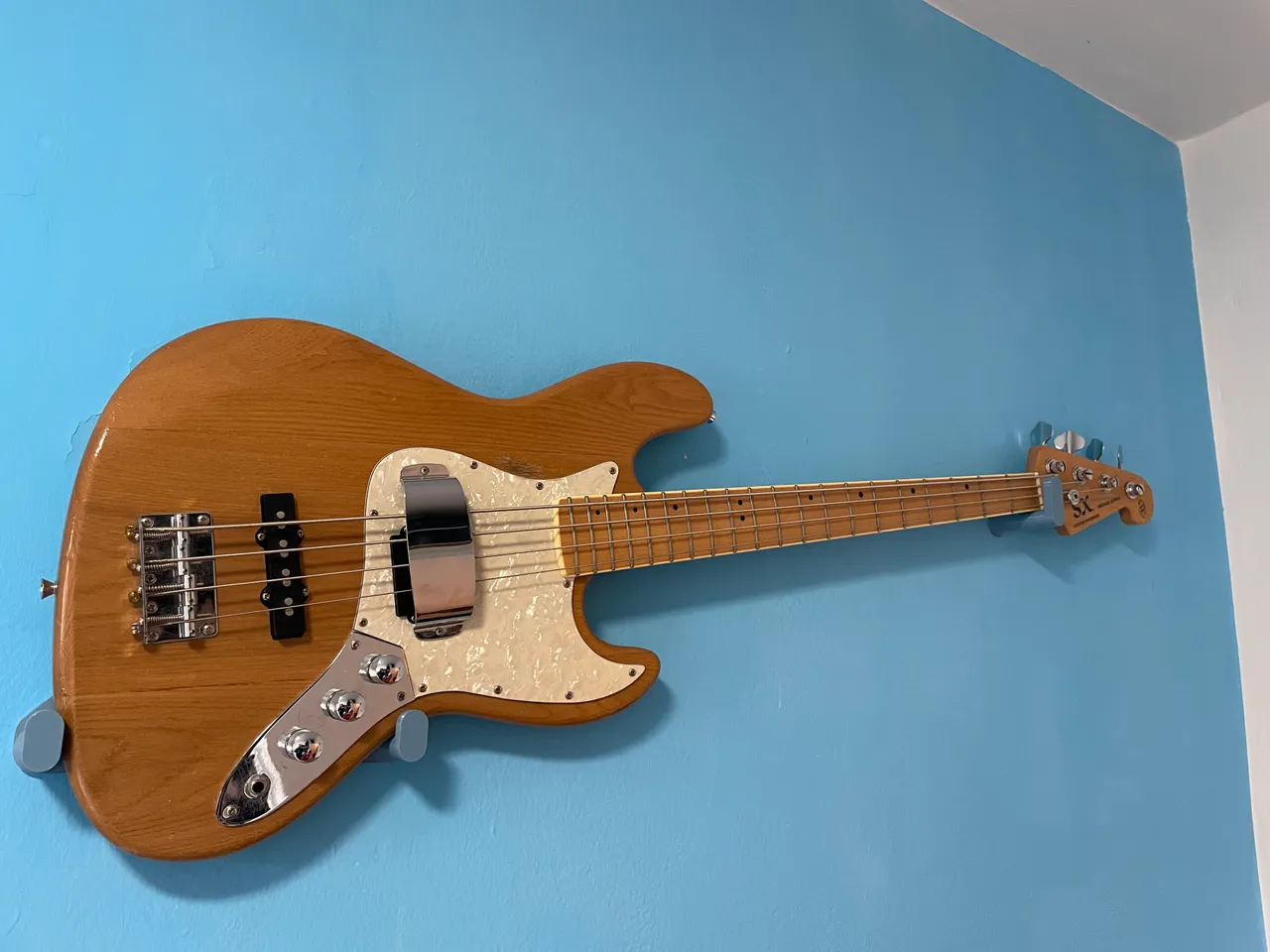 Wall mount for bass guitar by Kohy | Download free STL model ...