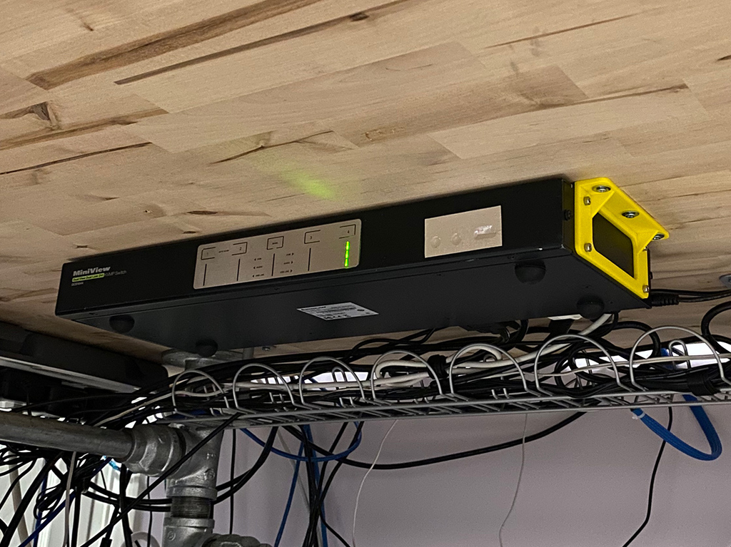 iogear GCS1644 KVM Under Desk Mount Bracket by RagingComputer ...