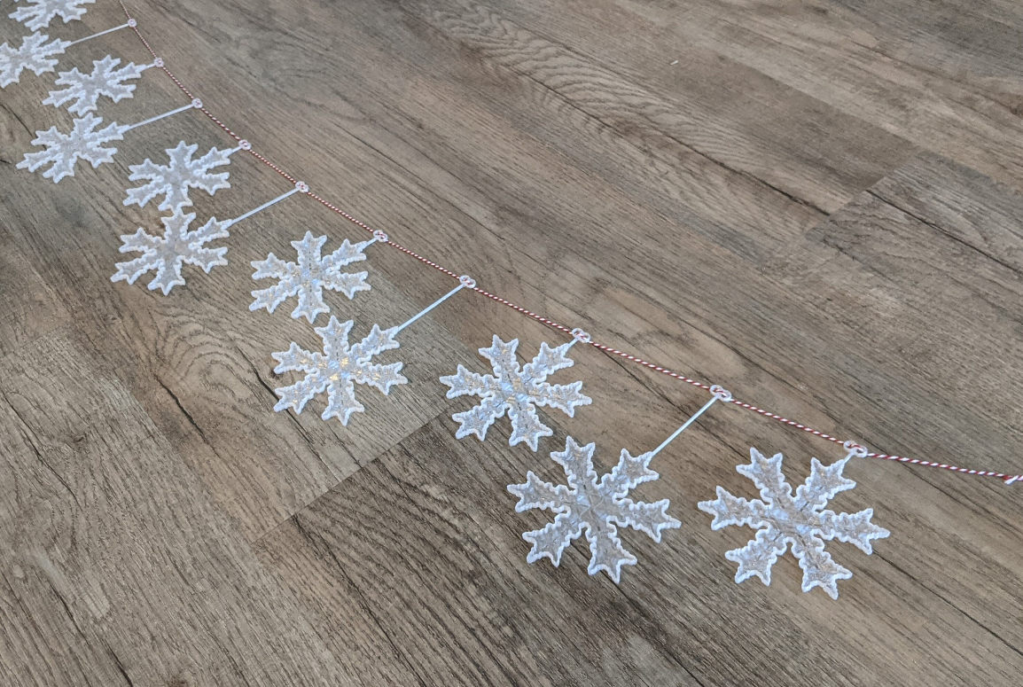 Snowflake garland by RocketEngineerByDay | Download free STL model ...