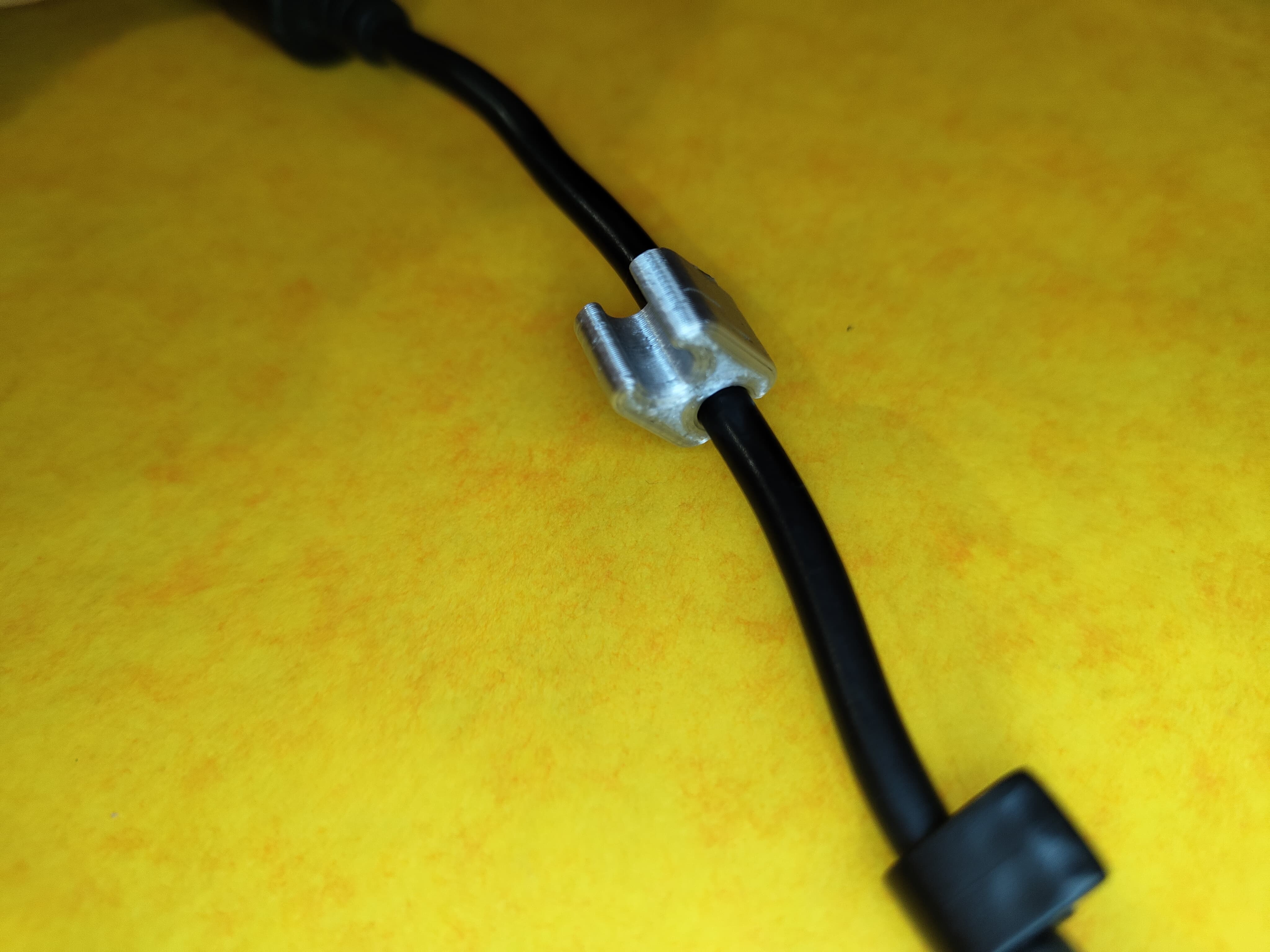 Cable Clip by Daniel Bajo Collados | Download free STL model ...