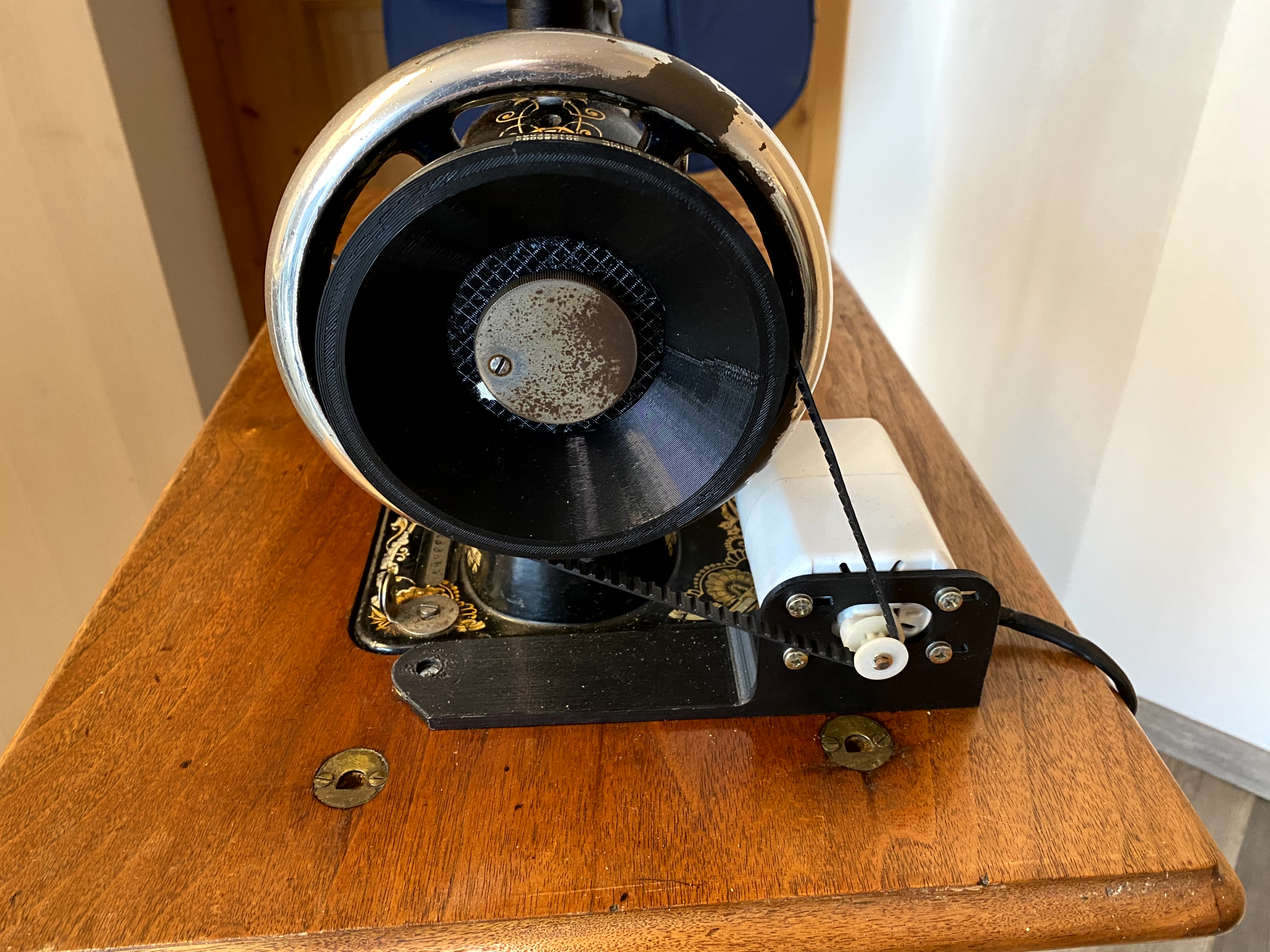 Pulley and Motor Mount for old Singer Sewing machine by Jannik ...