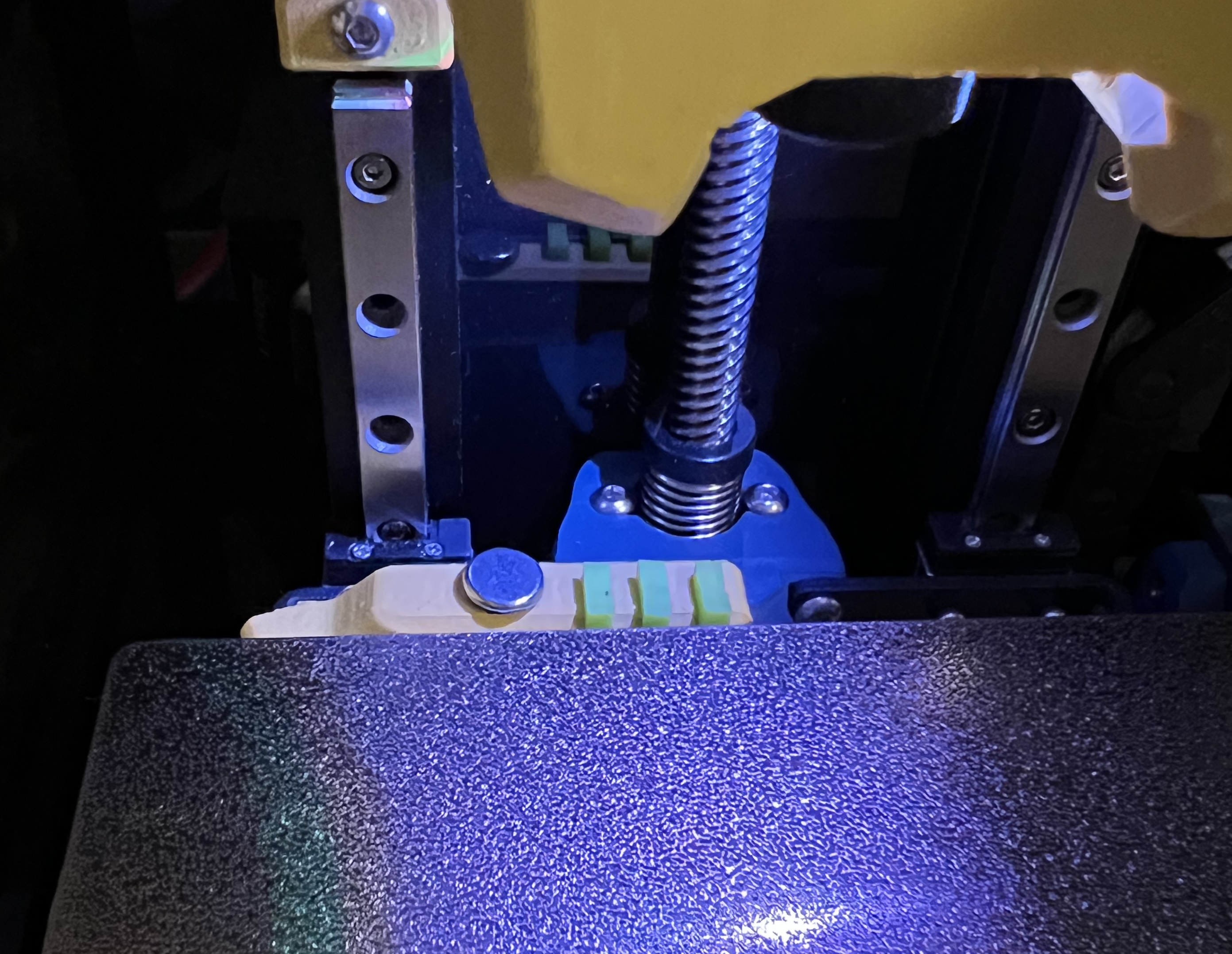 Voron 0.2 auto Z nozzle touch switch + wiper (for Kirigami bed frames ...