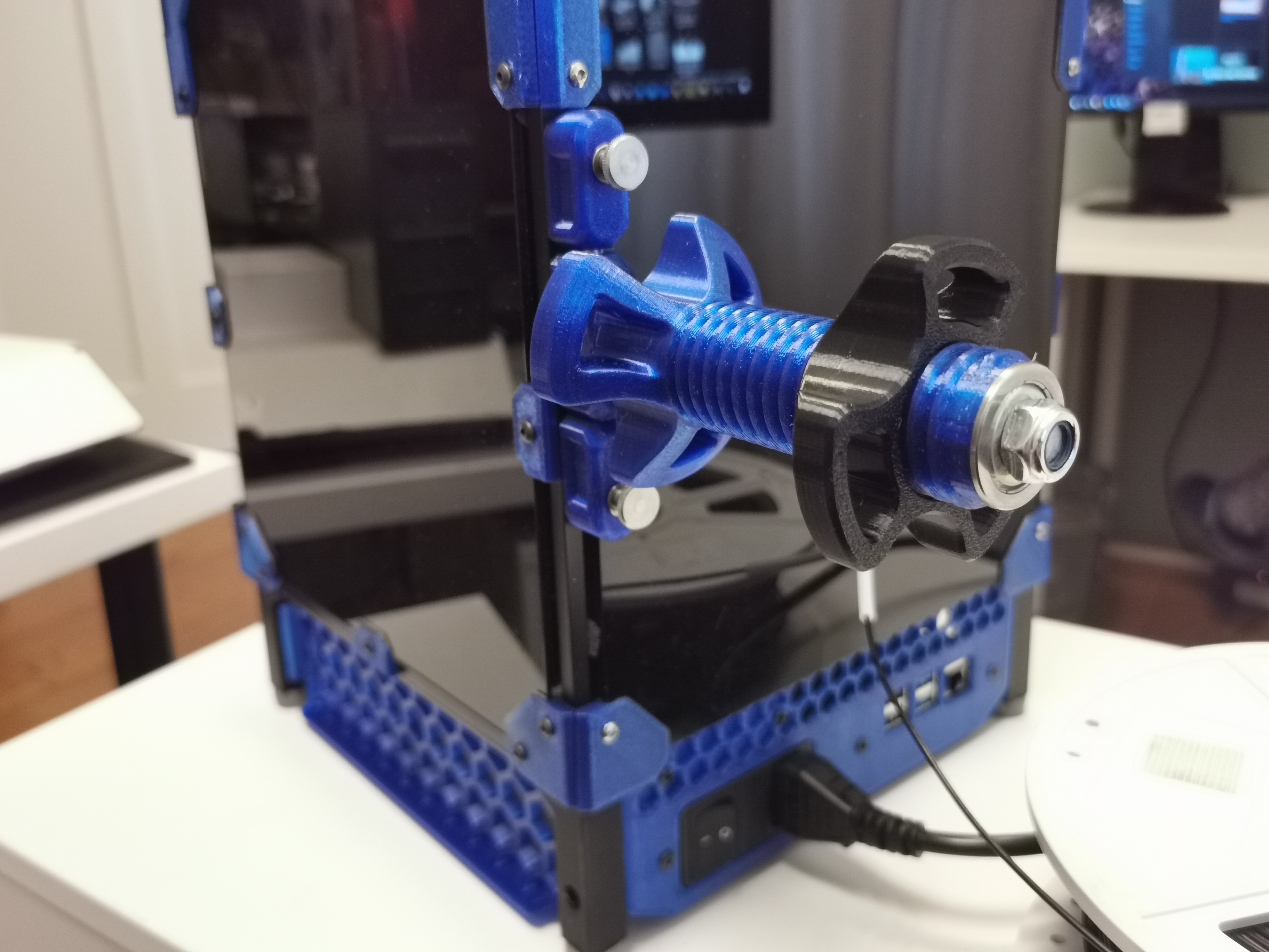 UNIVERSAL FILAMENT SPOOL HOLDER by PurchenZuPoden | Download free STL ...