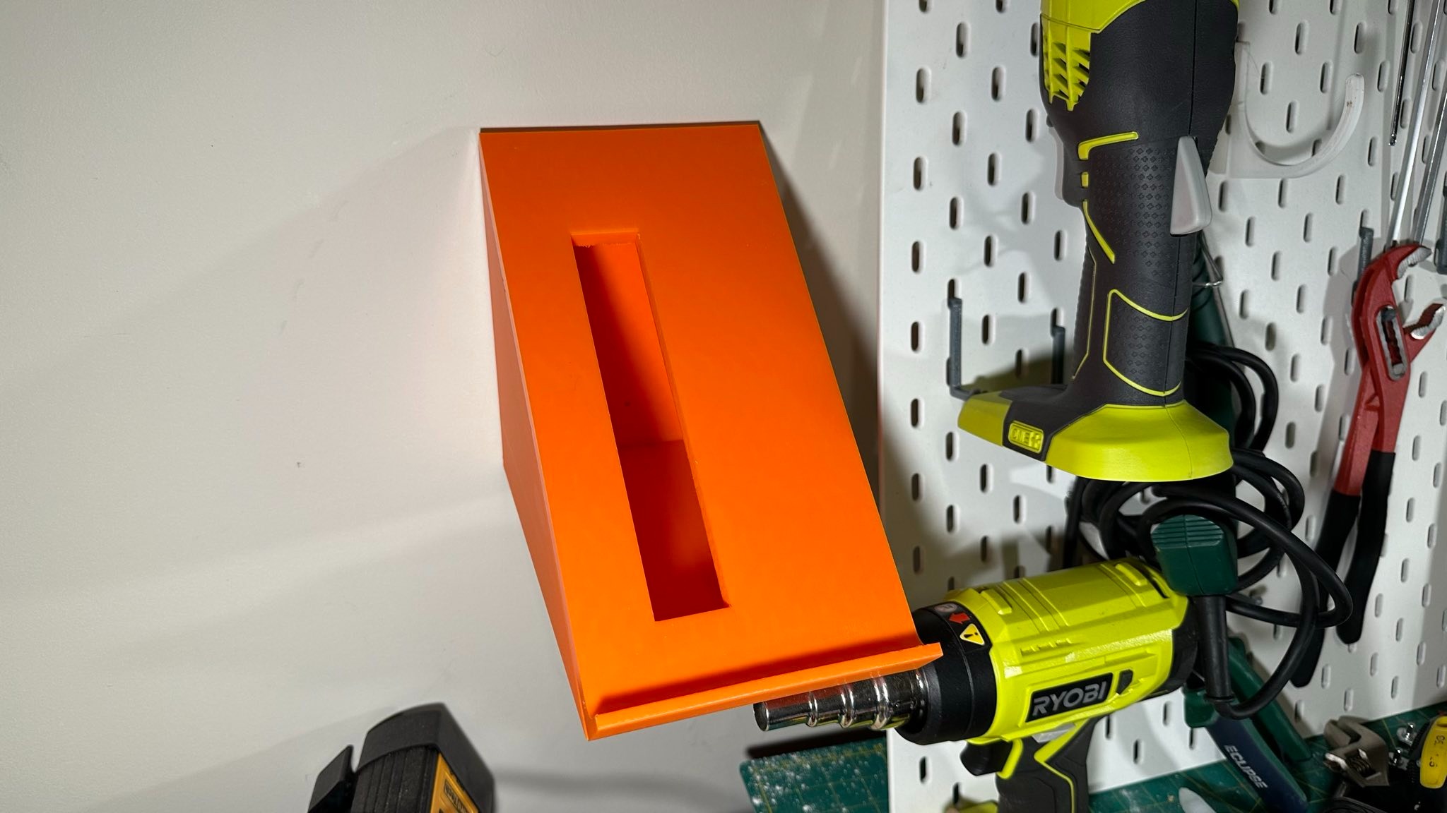 Wall mount for circular saw by Jordan Knight | Download free STL model ...