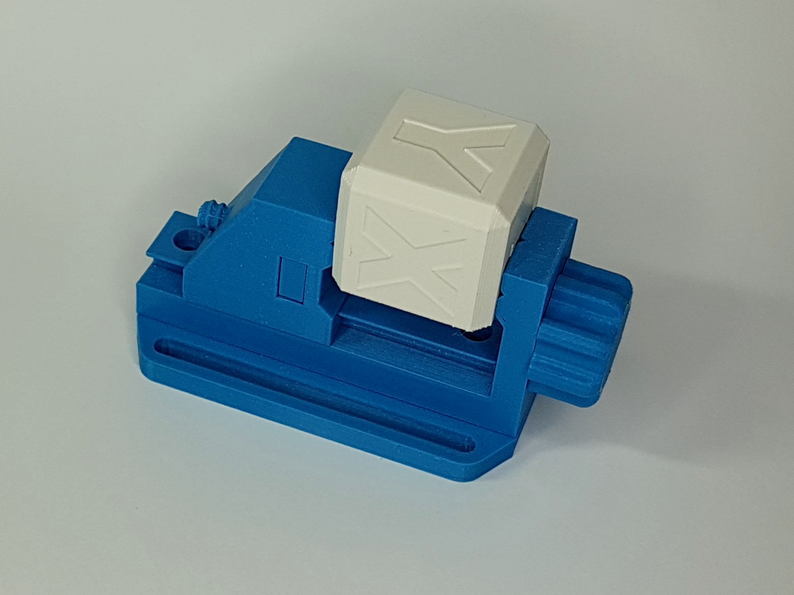 Miniature Vice 2.0 => 100% printed, no metal parts required by HD ...