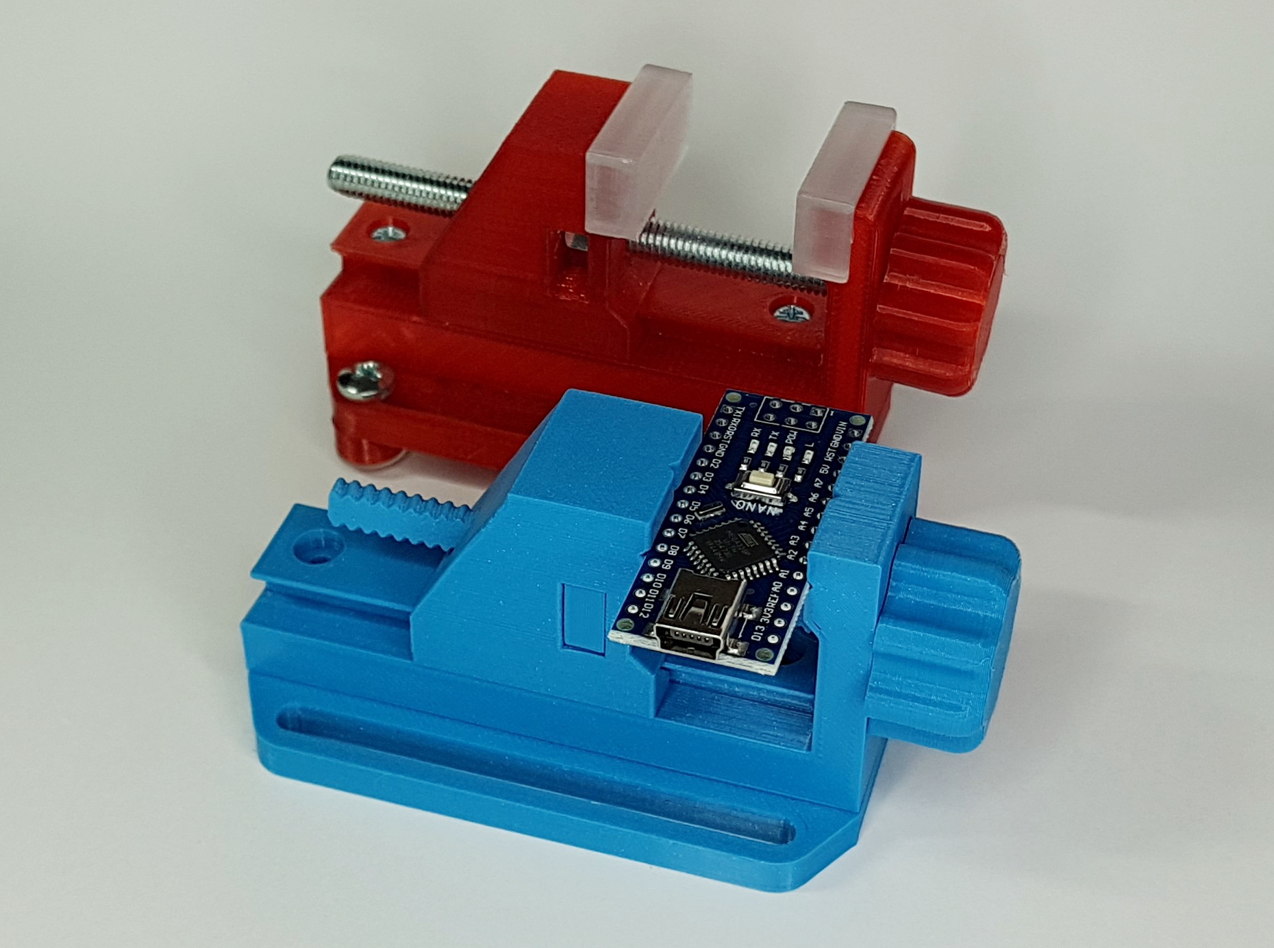 Miniature Vice 2.0 => 100% printed, no metal parts required by HD ...