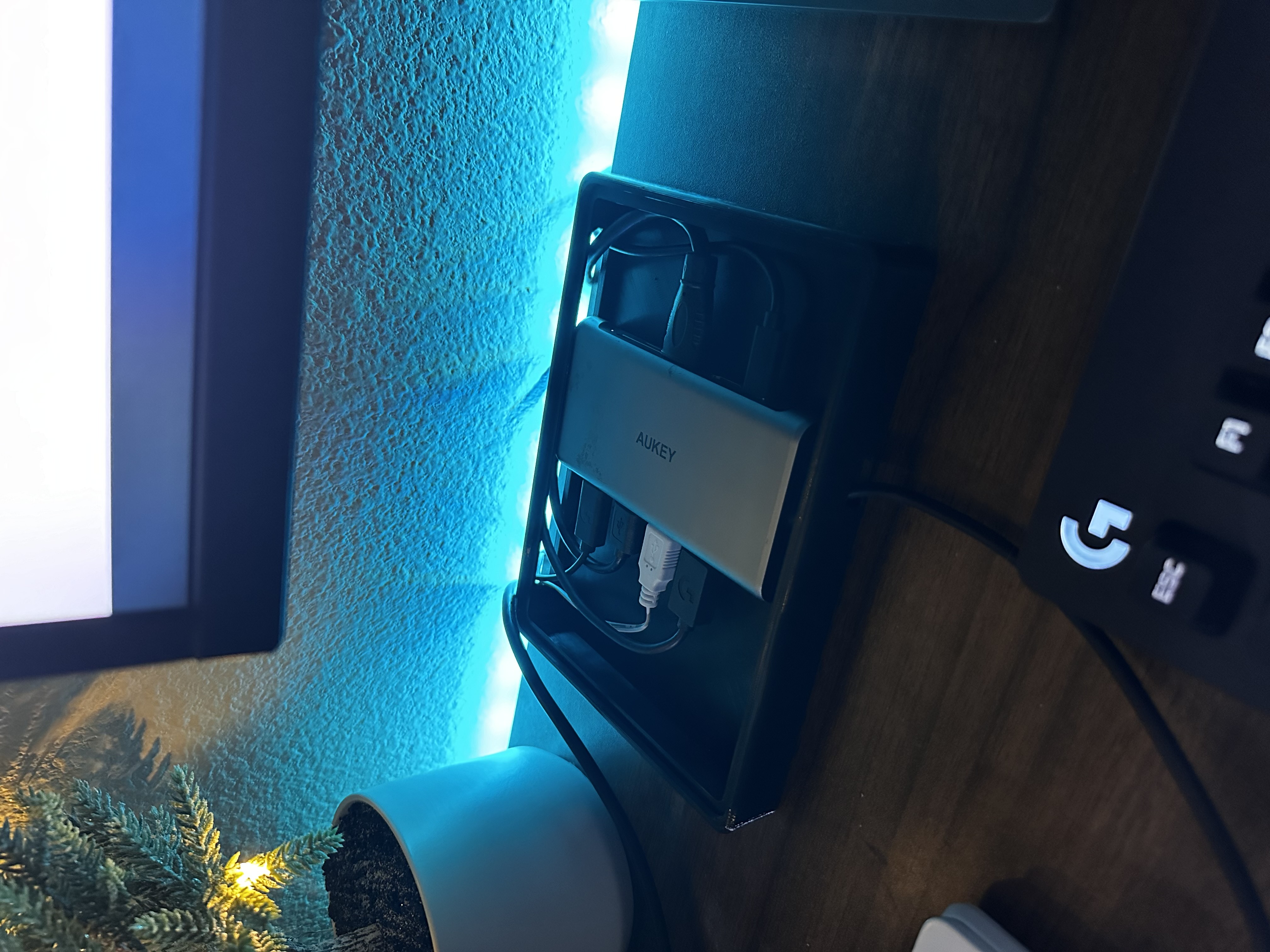 Hexagon USB Dock Enclosure for Desk by Jake Simek | Download free STL ...