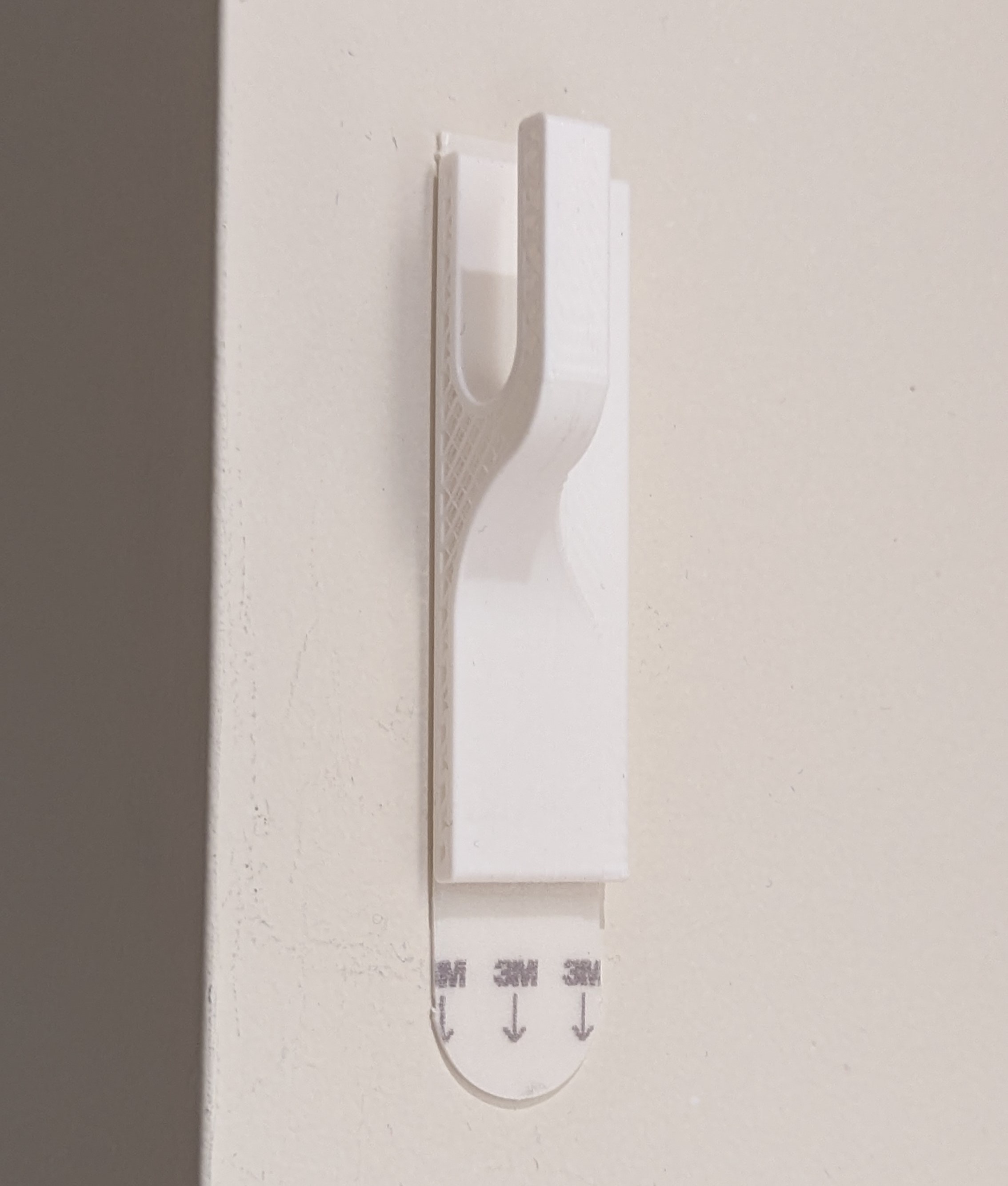 Print flat hooks for 3M Command strips - no support needed by Alex ...