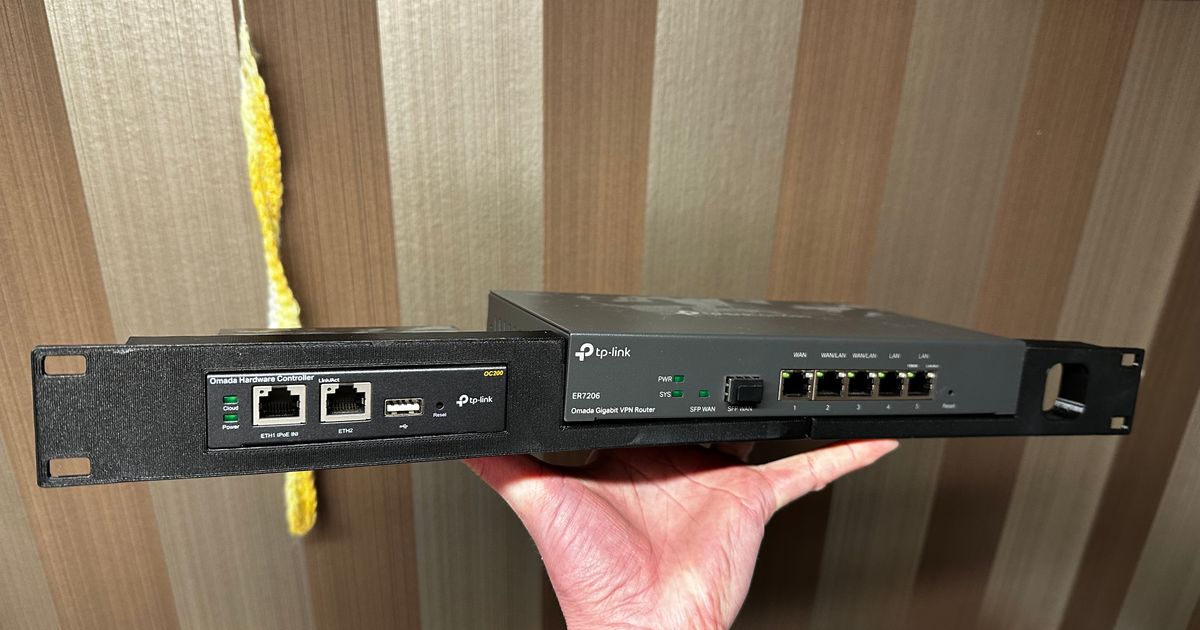 TP-Link 1U rackmount housing for ER7206 and OC200 by calipsoii | Download free STL model ...