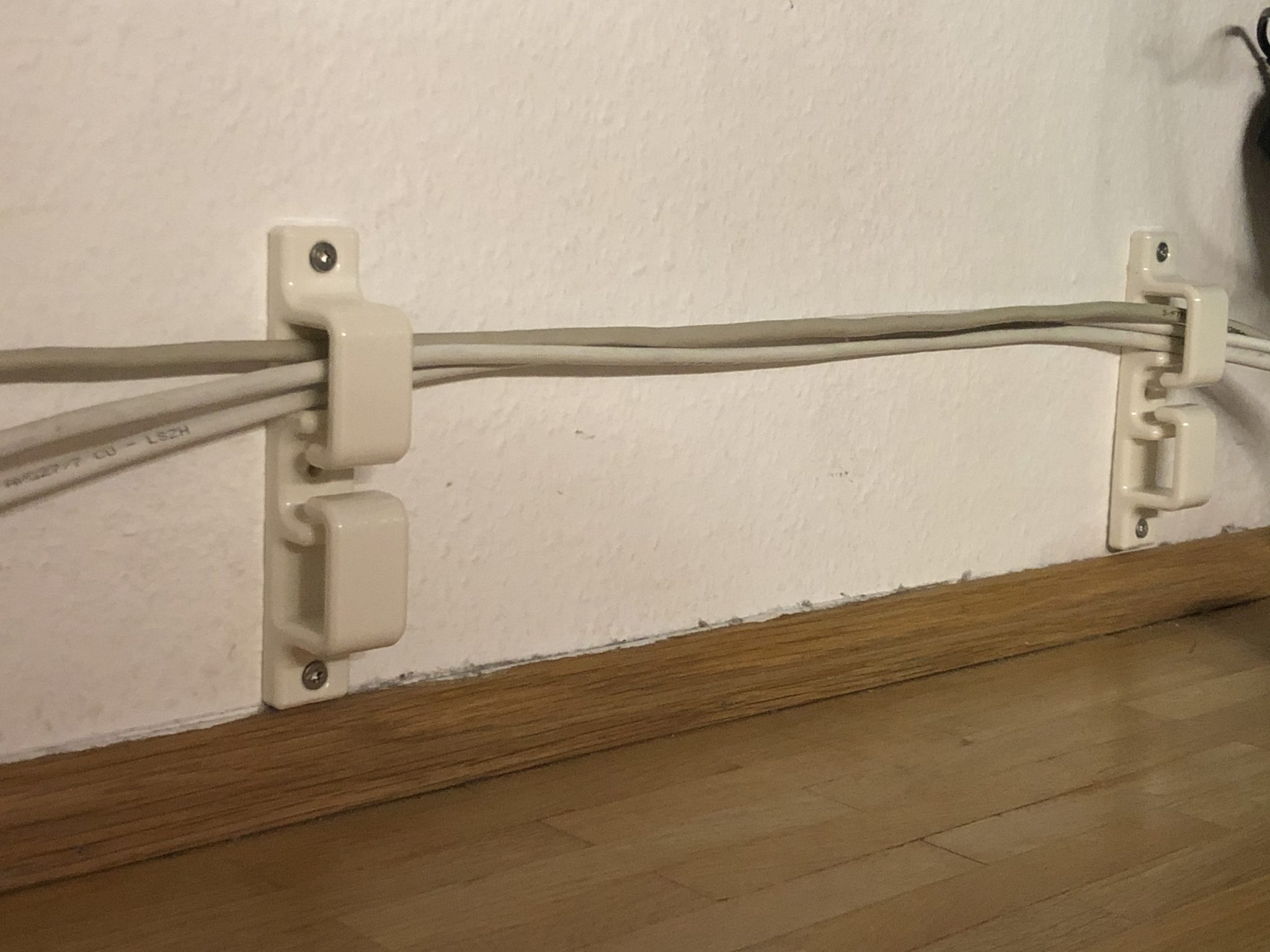 Wall mount cable-management by Maxim Shchetynin | Download free STL model | Printables.com
