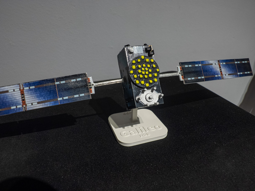 Galileo Navigation Satellite Model by DIVIIK | Download free STL model ...