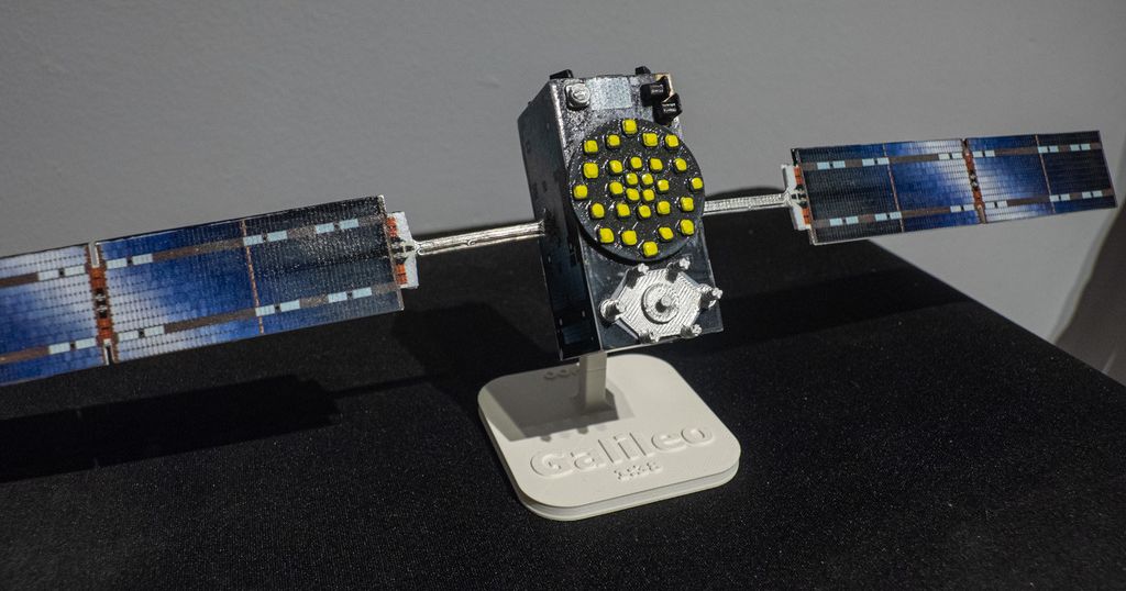 Galileo Navigation Satellite Model by DIVIIK | Download free STL model ...