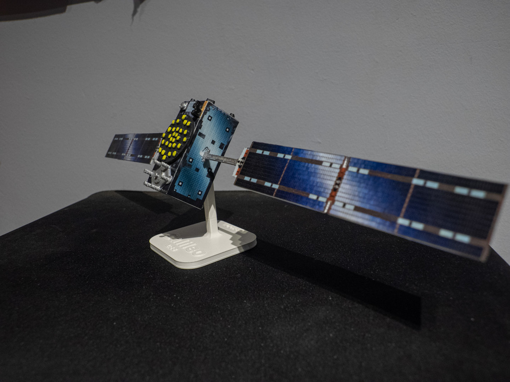 Galileo Navigation Satellite Model by DIVIIK | Download free STL model ...