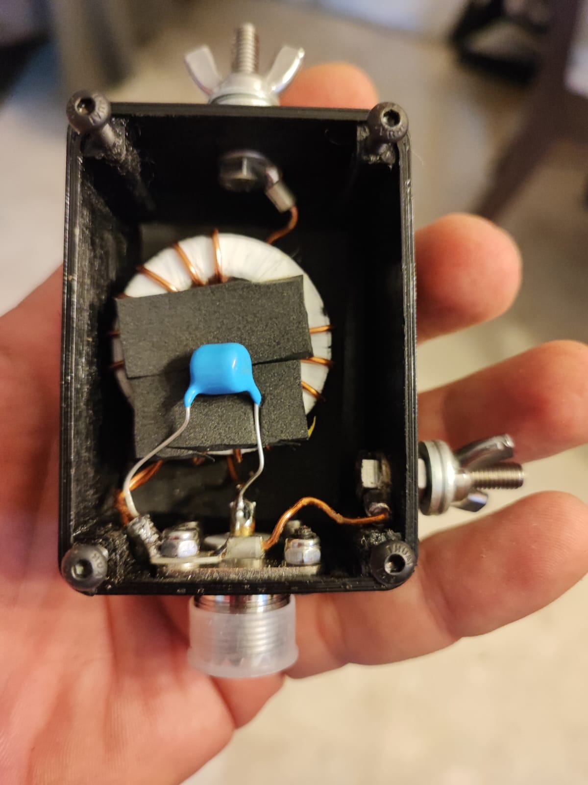 Small UnUn (EFHW) box for field mast installation by Phazeman ...