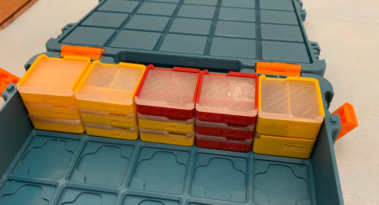 Gridfinity 1 x 1 x 2 and 1 x 1 x 3 inserts with cover, divided in ...