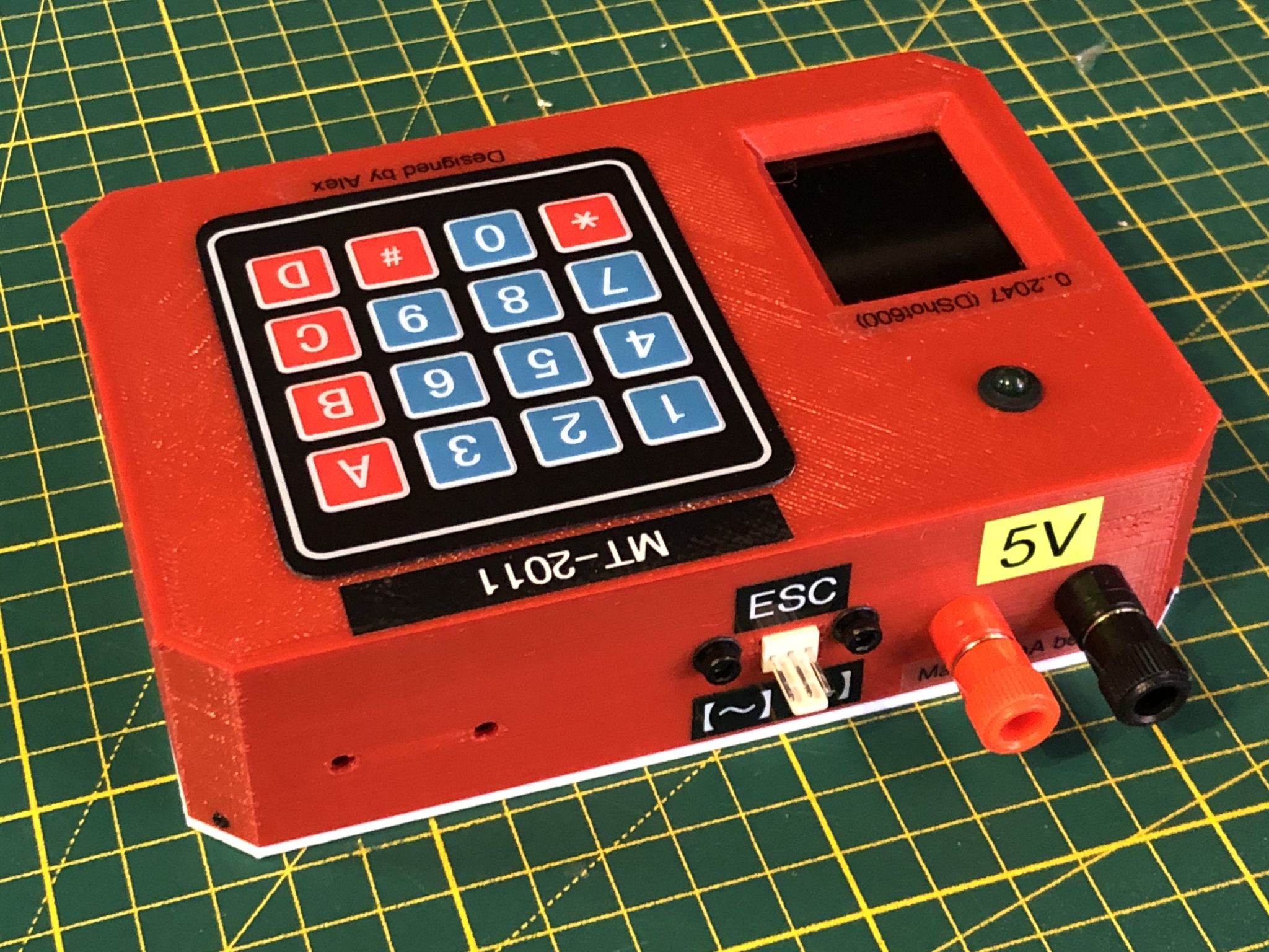 Universal case for measurement device with display by Maxim Shchetynin ...