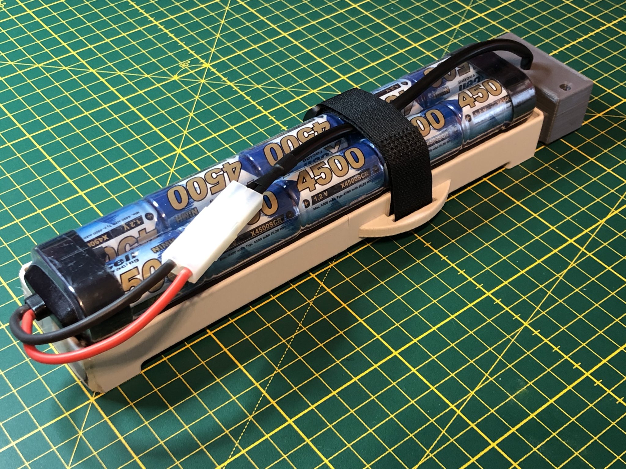 Battery-pack housing for use on testbench with CAN connector by Maxim ...