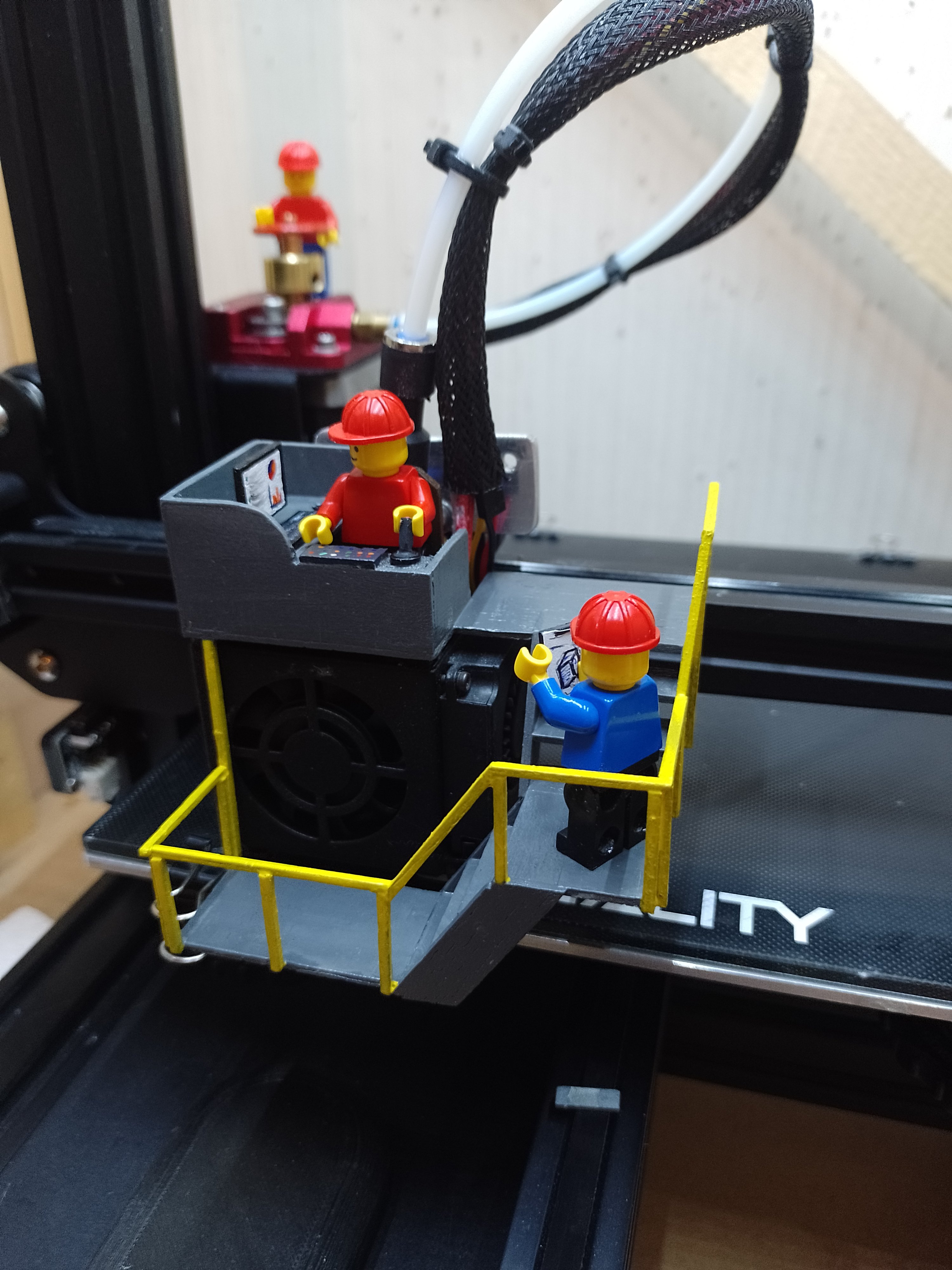 Ender 3 minifig control desk par Catalin Cristian Cistelican ...