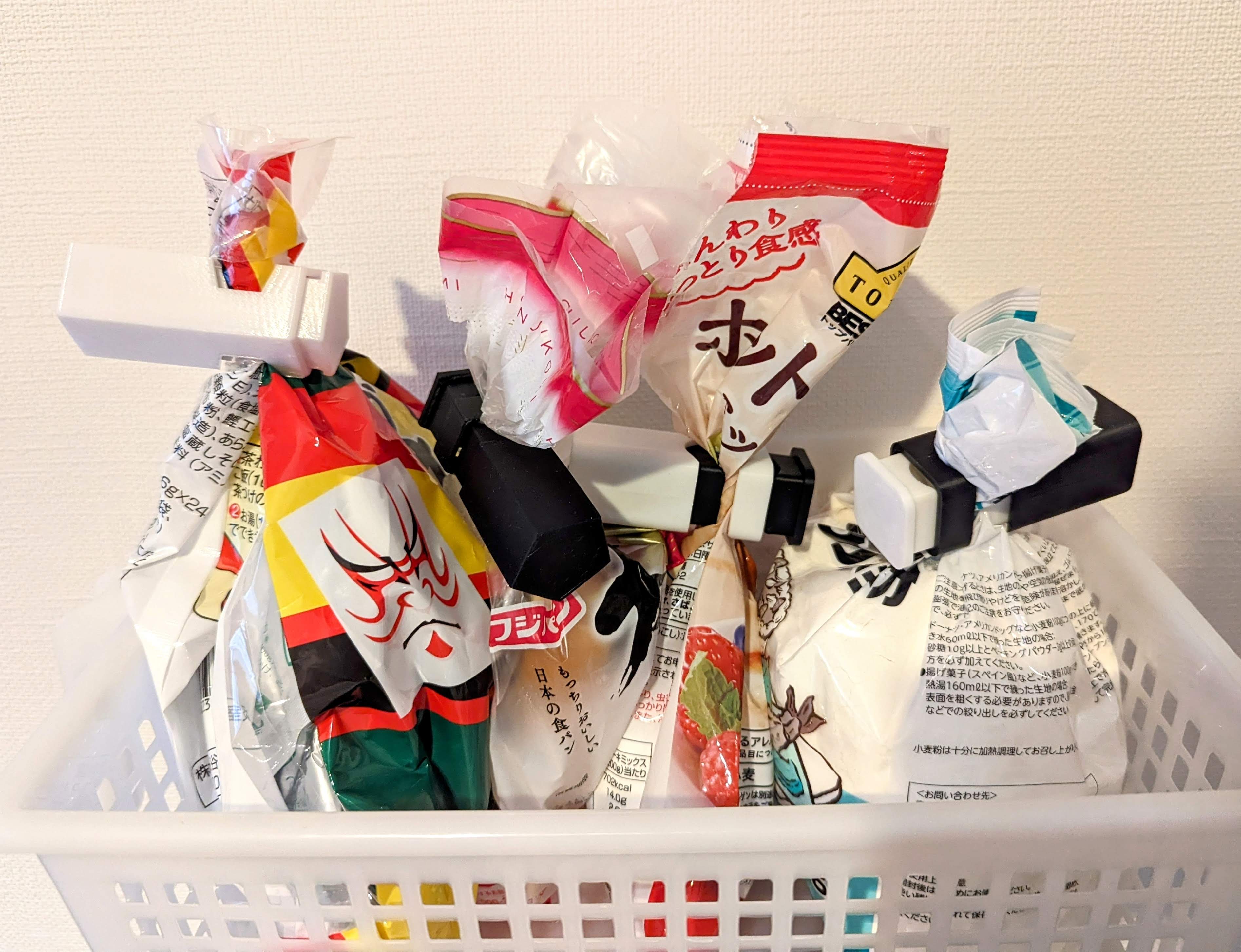 Spring loaded bag clip with fully printed mechanism (the spring too ...