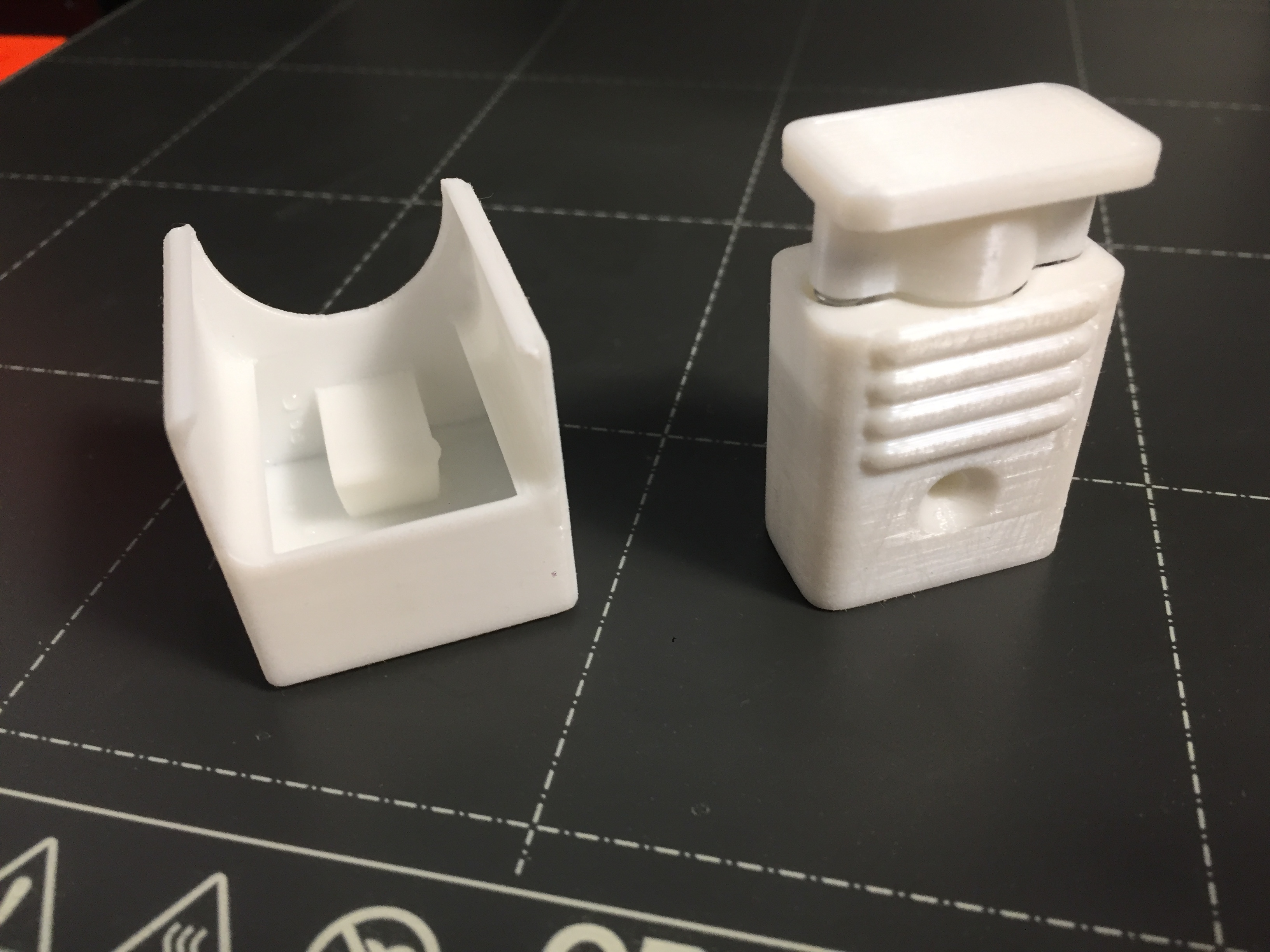 Small box with stopper for filament cutter by Hyper | Download free STL ...