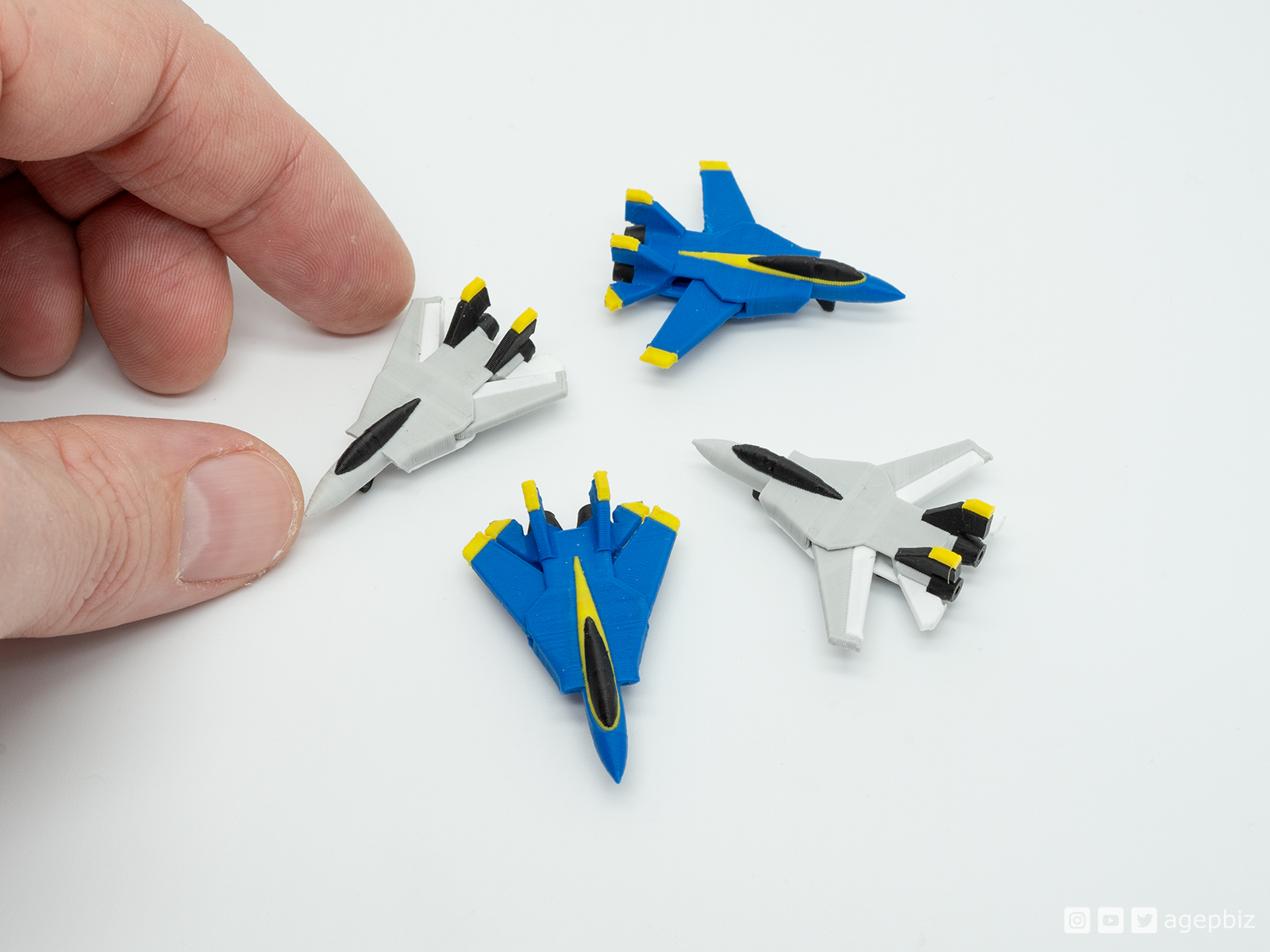 Tiny Multicolor Jet Fighters - Print-in-place and Articulated por ...