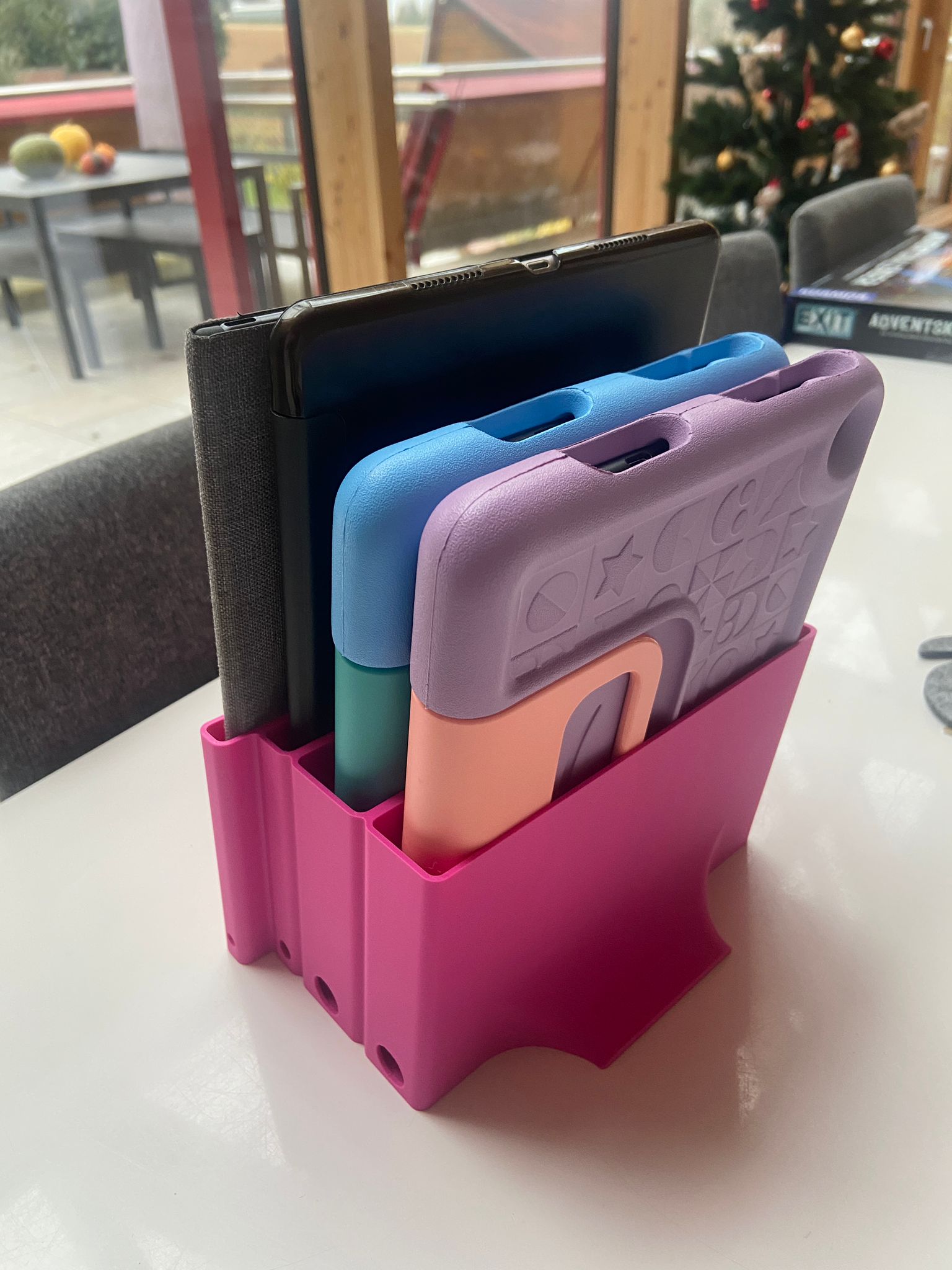 Tablet holder for multiple tablets by Just_a_Printer | Download free ...