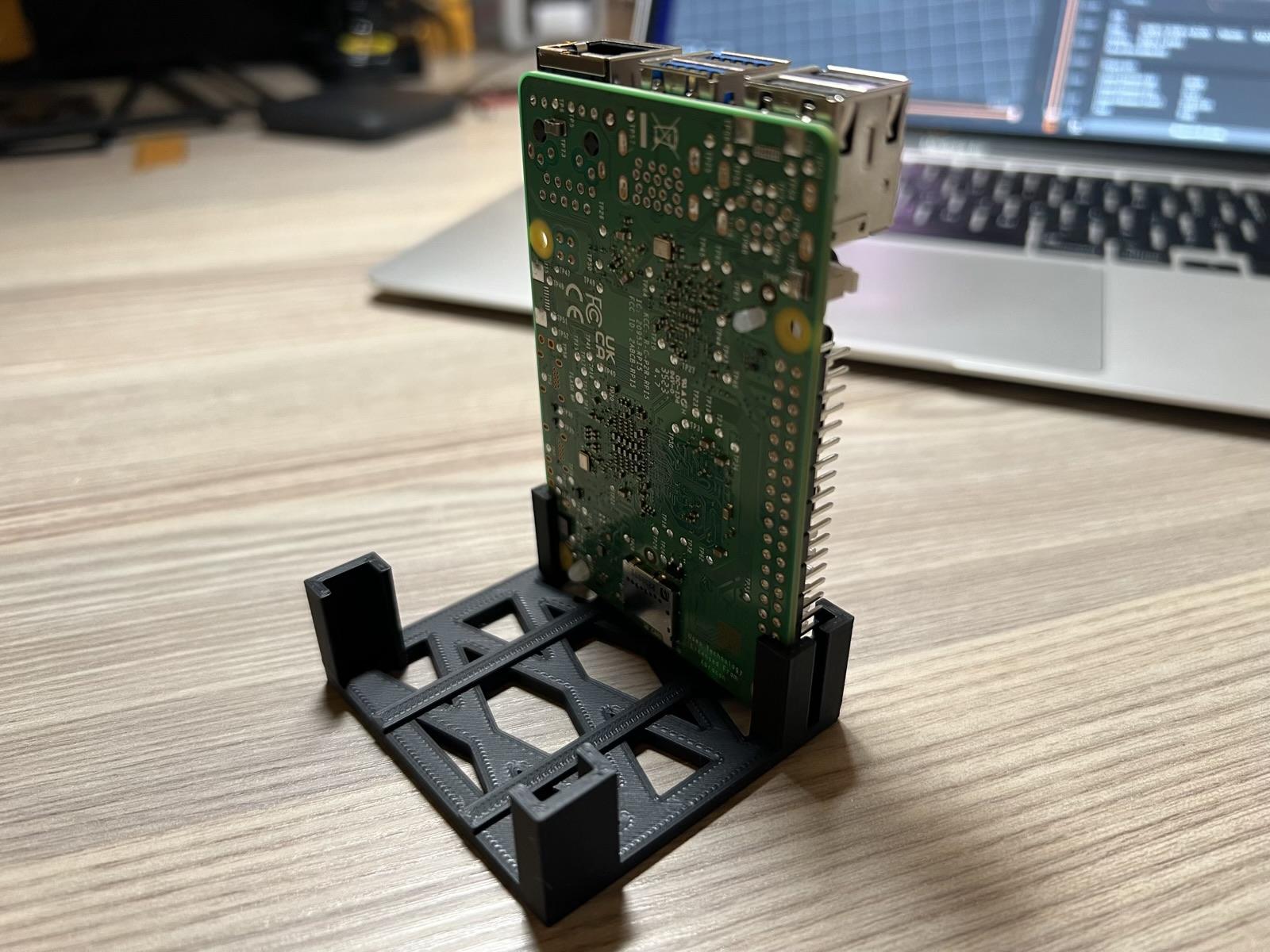 Raspberry Pi 5 and any SSD vertical stand (parametric) by romn ...