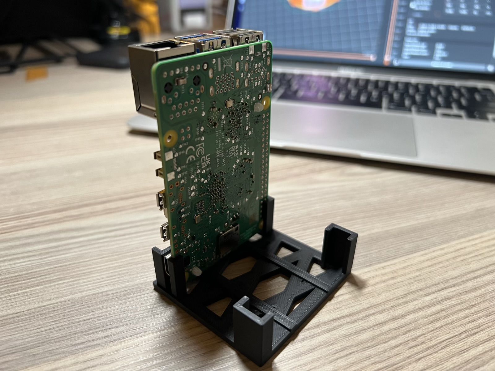 Raspberry Pi 5 and any SSD vertical stand (parametric) by romn ...