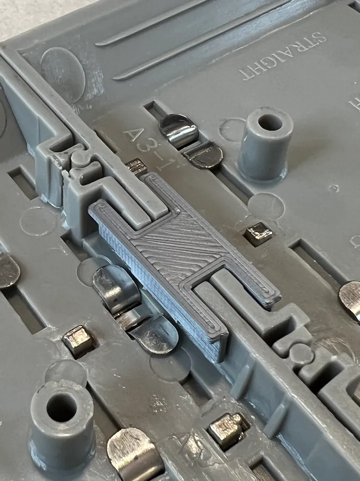 Fast Track Clip by ekgwiazdowski | Download free STL model | Printables.com