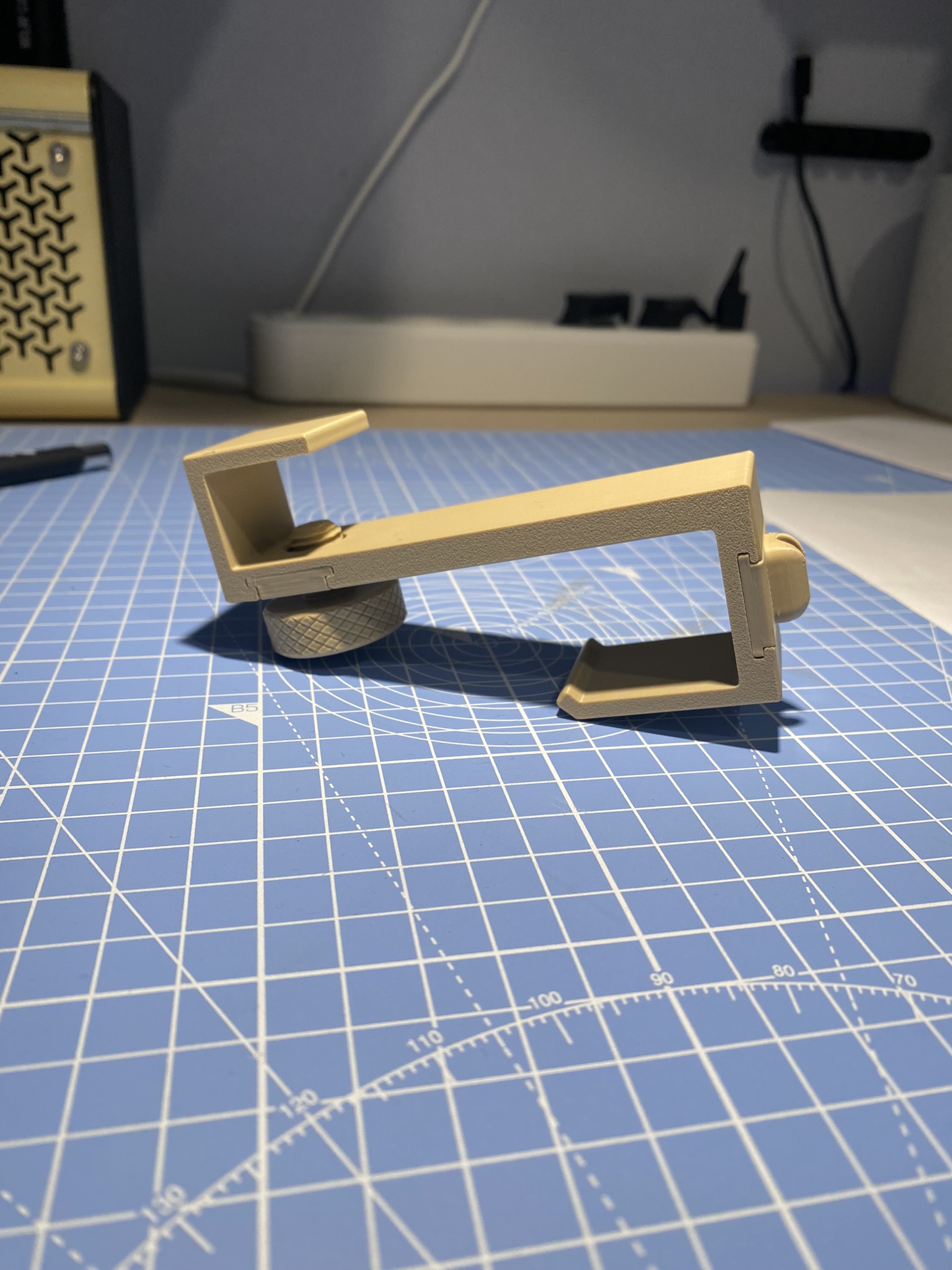 Headset holder by SuperSlip | Download free STL model | Printables.com