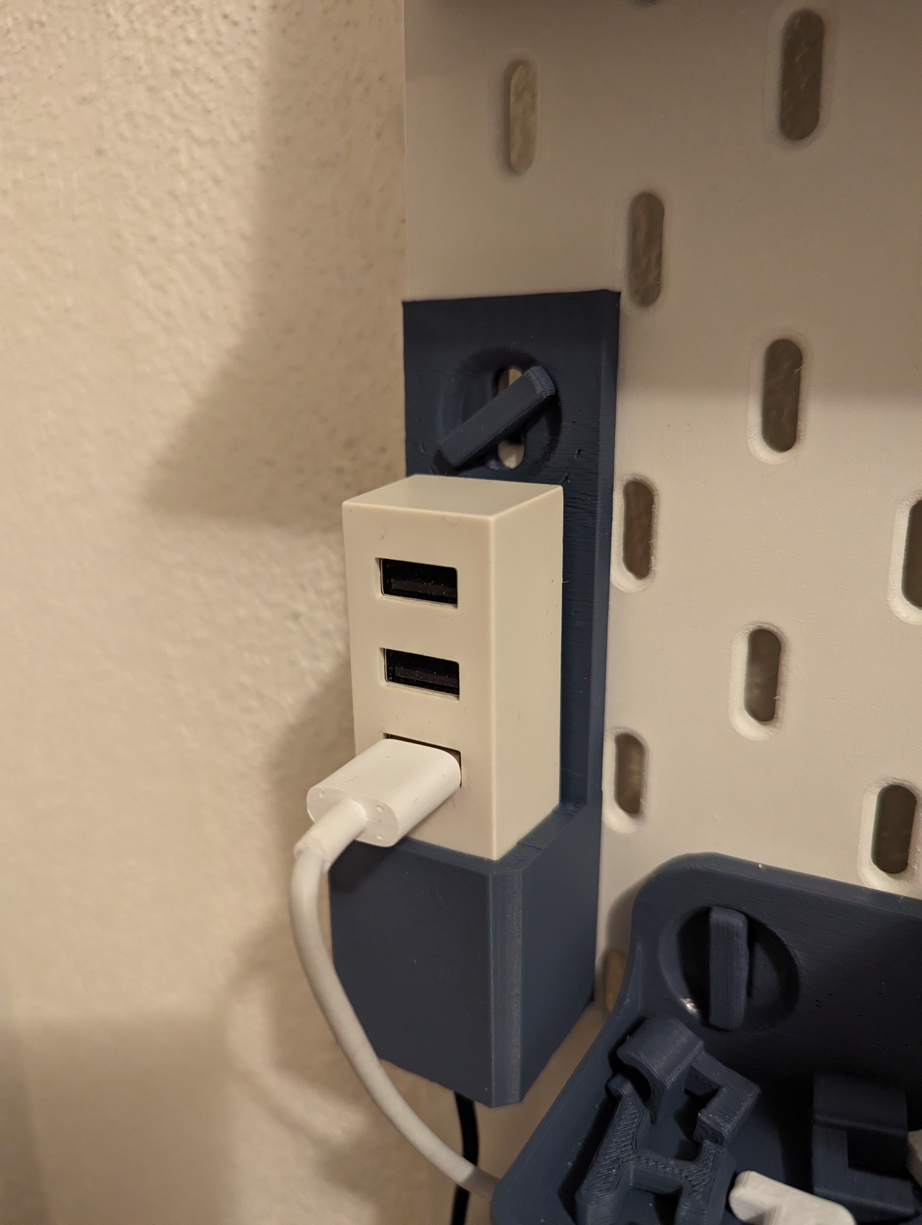 Skadis mount for IKEA usb-hub by AK | Download free STL model ...