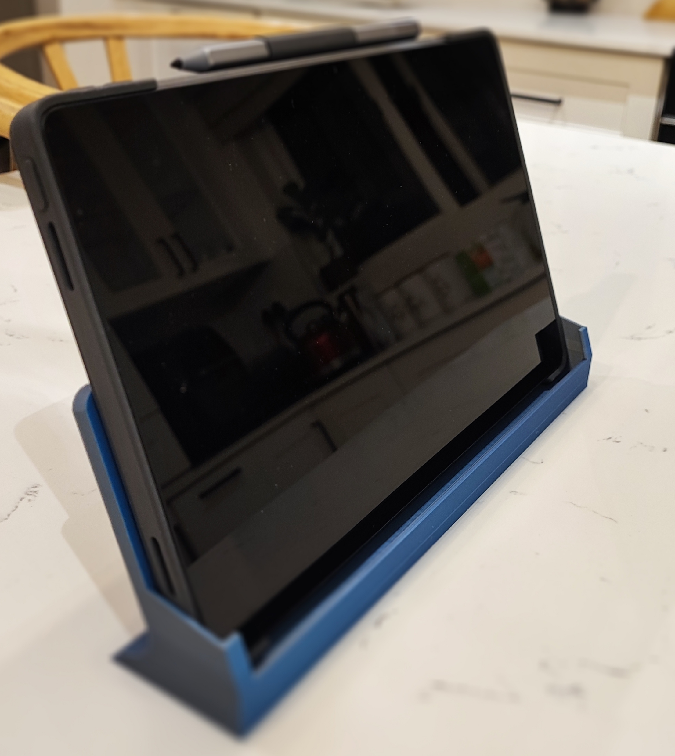 Tablet stand/holder with side grips by dbw_dad | Download free STL ...