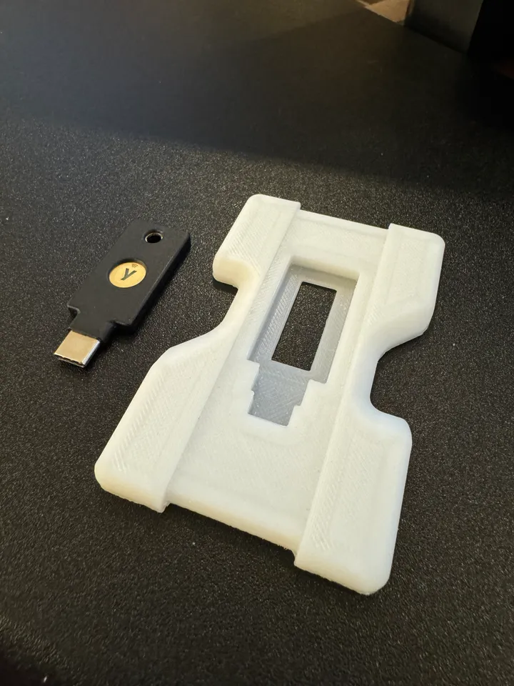 Minimalist Wallet w/ Yubikey 5C Holder by aspoels | Download free STL ...