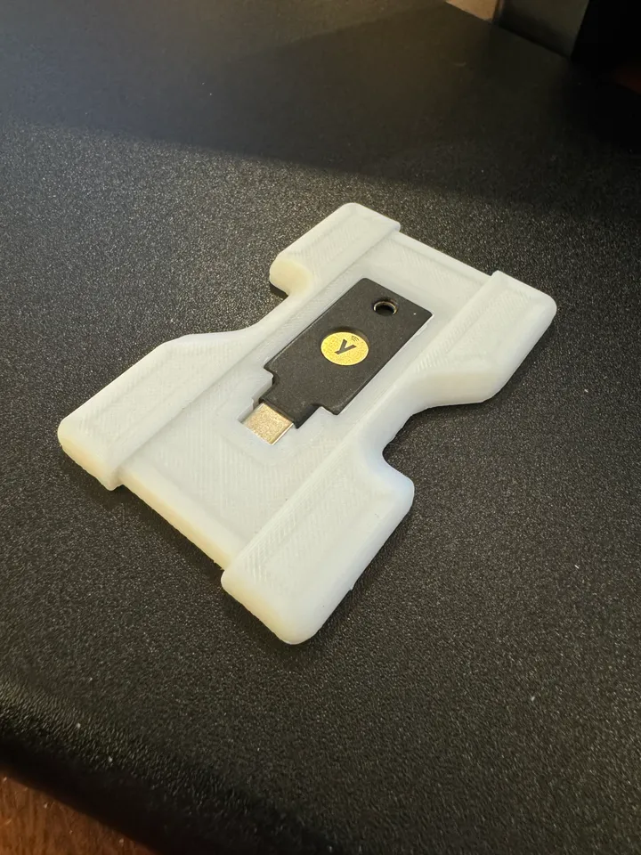 Minimalist Wallet w/ Yubikey 5C Holder by aspoels | Download free STL ...
