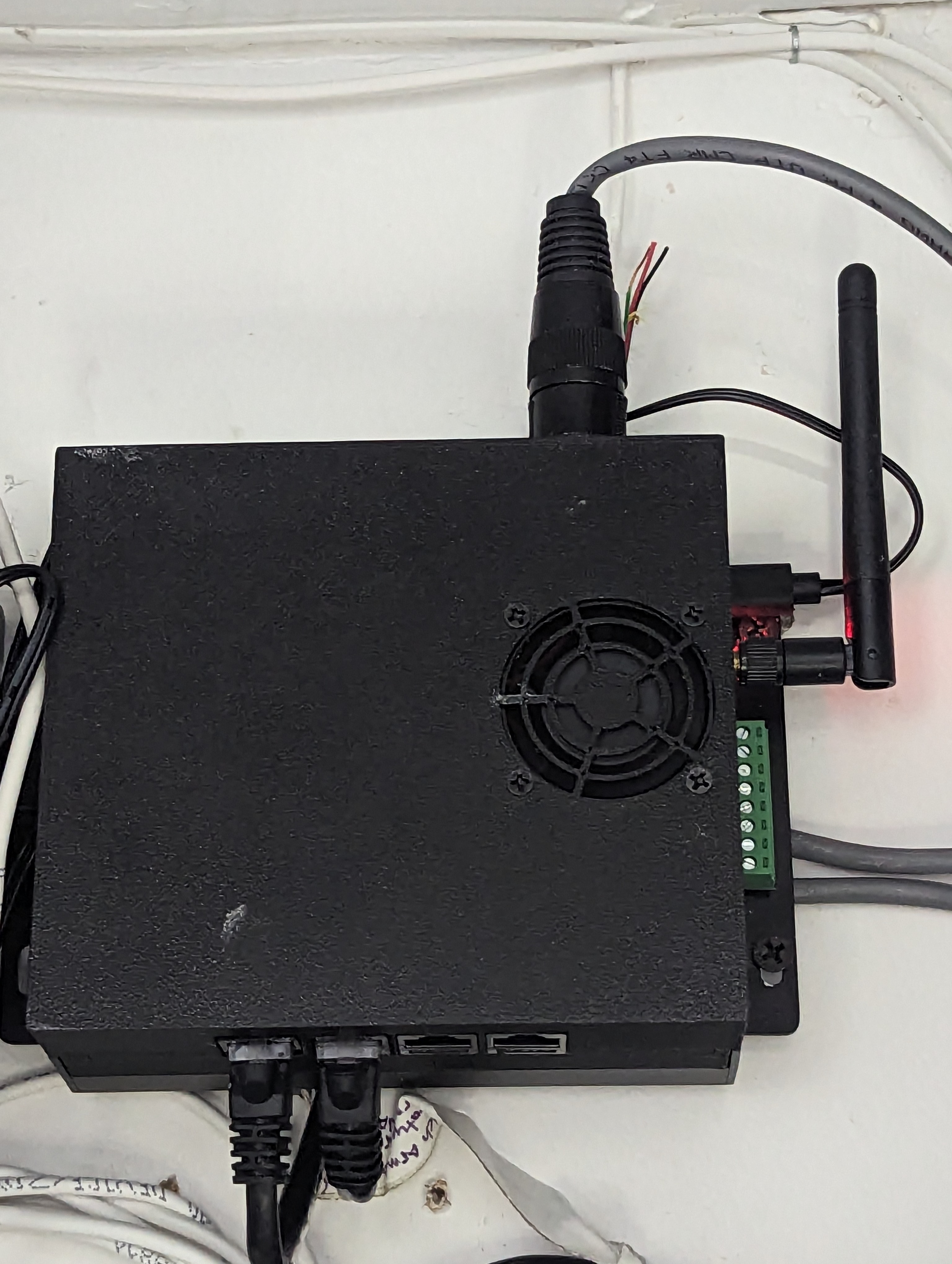 Extra space for RPI Hats when using WaveShare CM4-IO-POE-BOX-B by ...