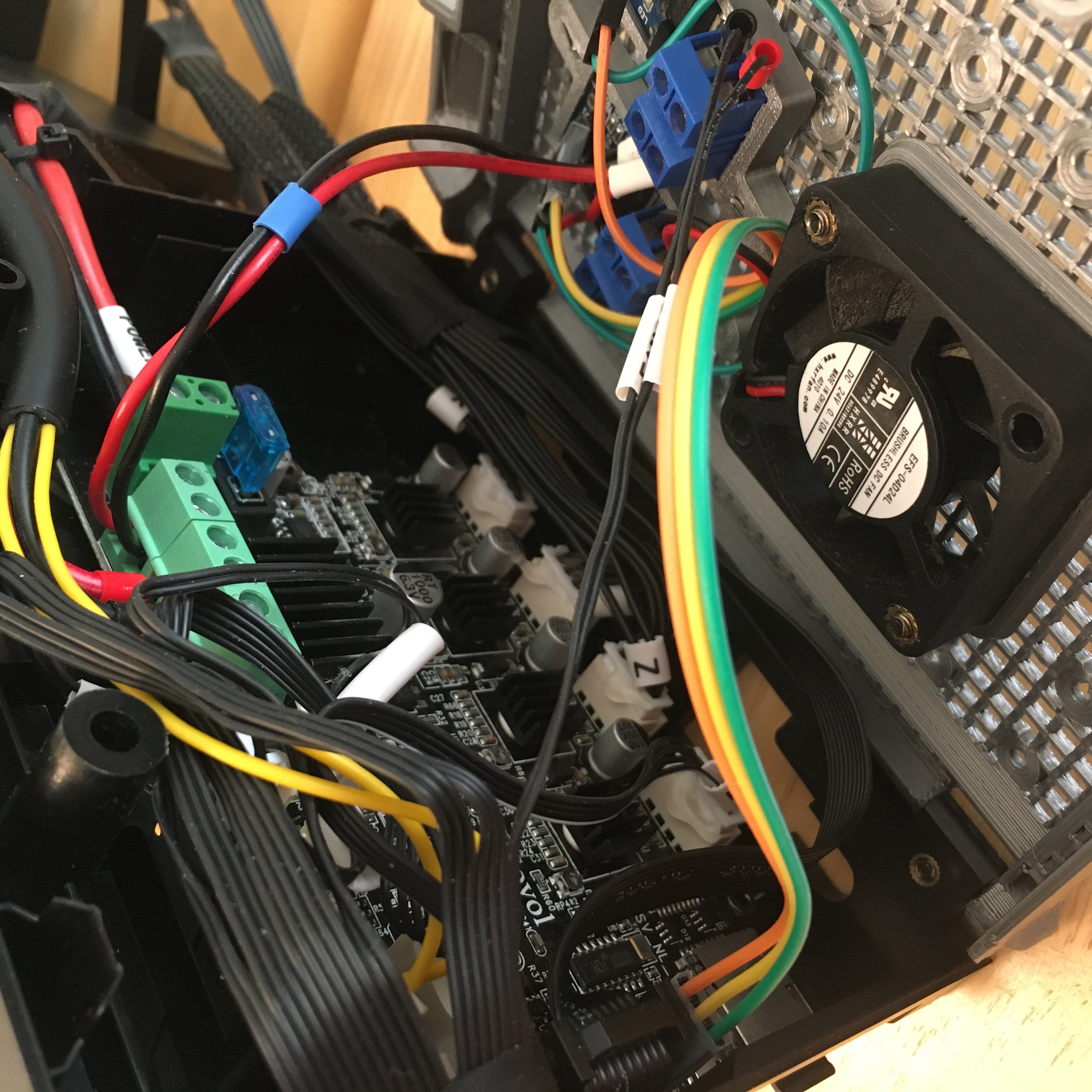 Sovol SV06/Plus Fan Mod with MOSFET Lid for MCU Enclosure by Beau Slim ...