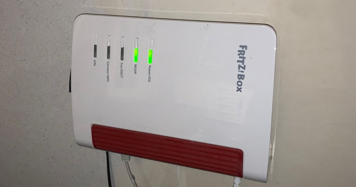 Wall mount for Fritz box by Loop | Download free STL model | Printables.com