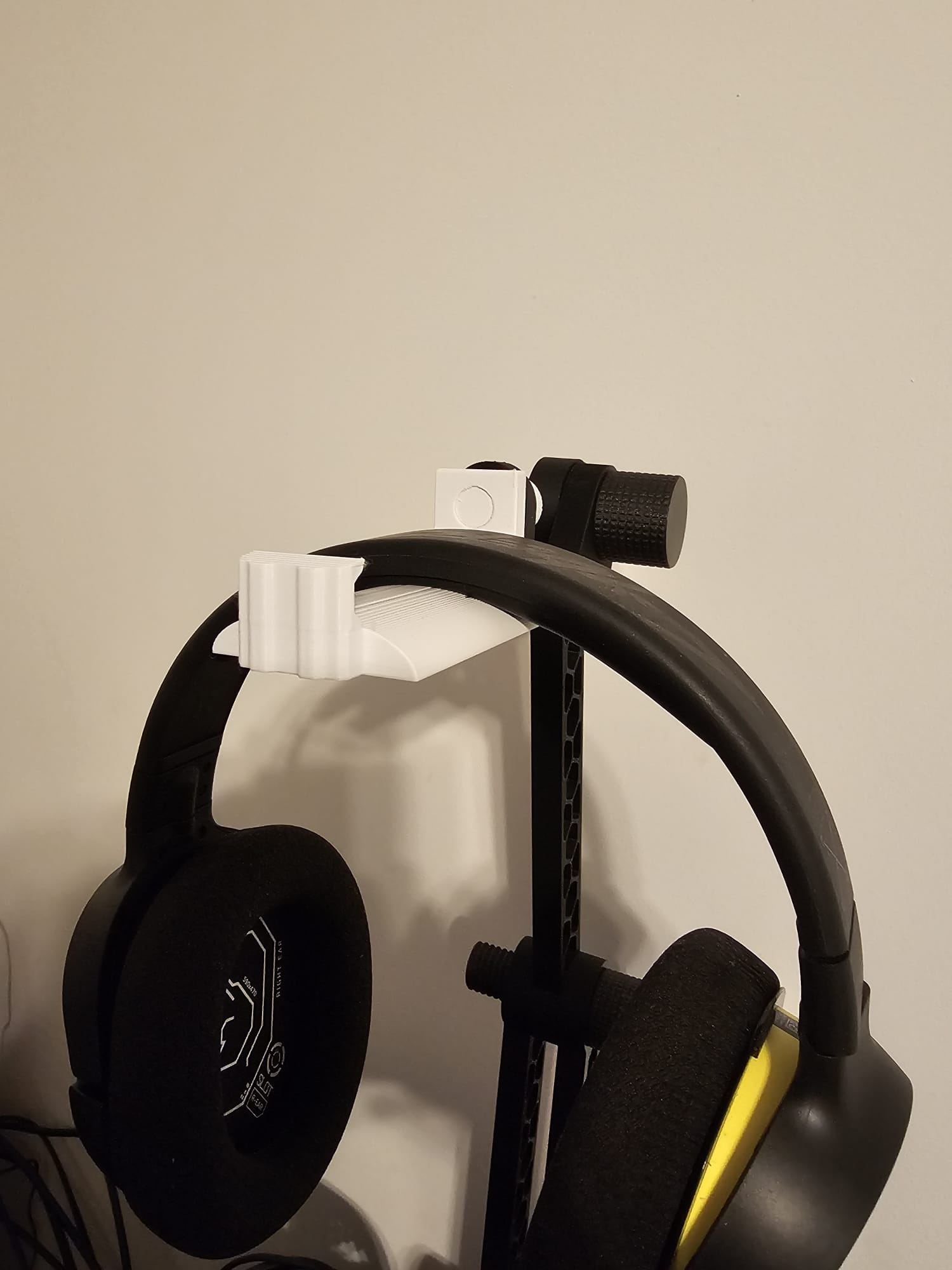 Headset hanger for Flexible & sturdy phone arm by FruitpunchR ...