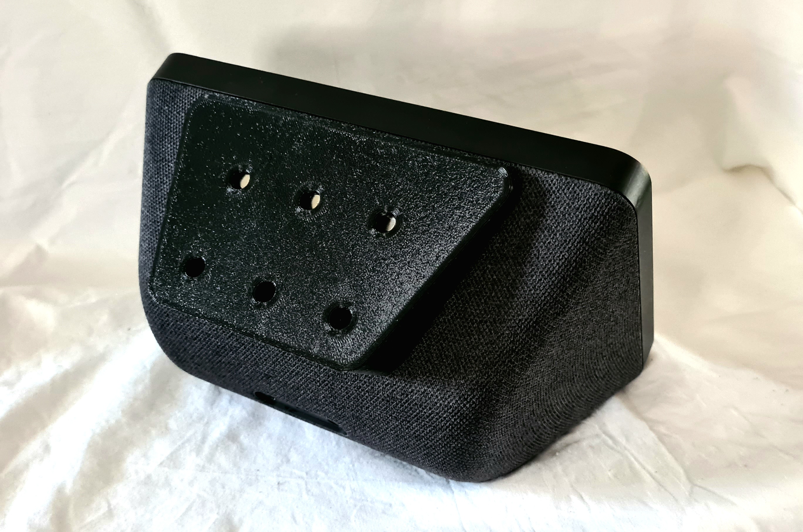 Echo Show 8 V2 Magnetic Base Stand Thingy by Dzyn72 | Download free STL ...